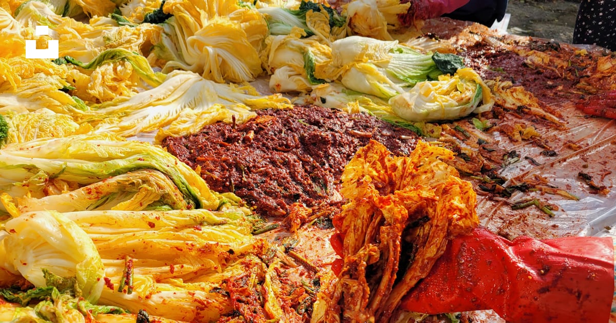 다양한 종류의 음식이 차려진 테이블 사진 Unsplash의 무료 겨울의 전통 이미지