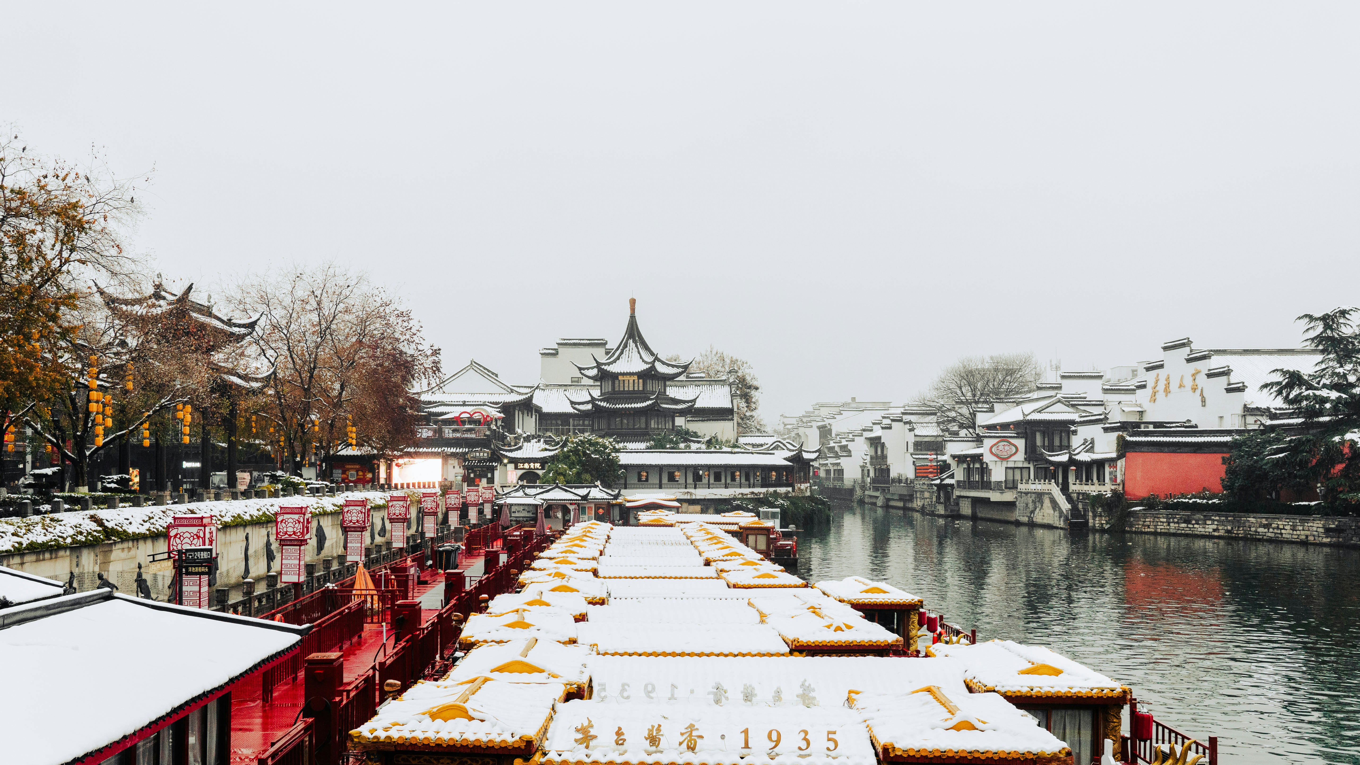 Jiangnan Snowfall: A Canal Path Toward a Timeless Pagoda