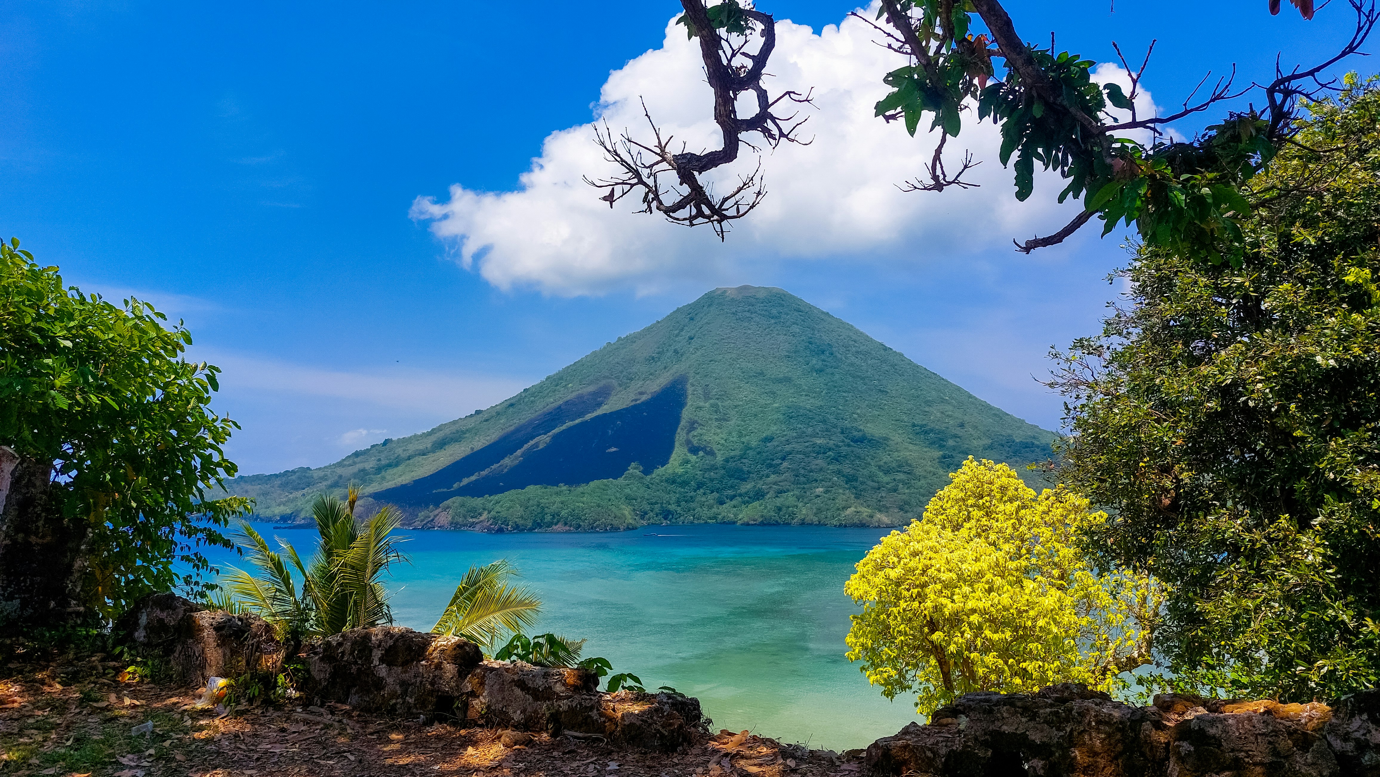 A view of a mountain and a body of water photo – Free Banda island ...