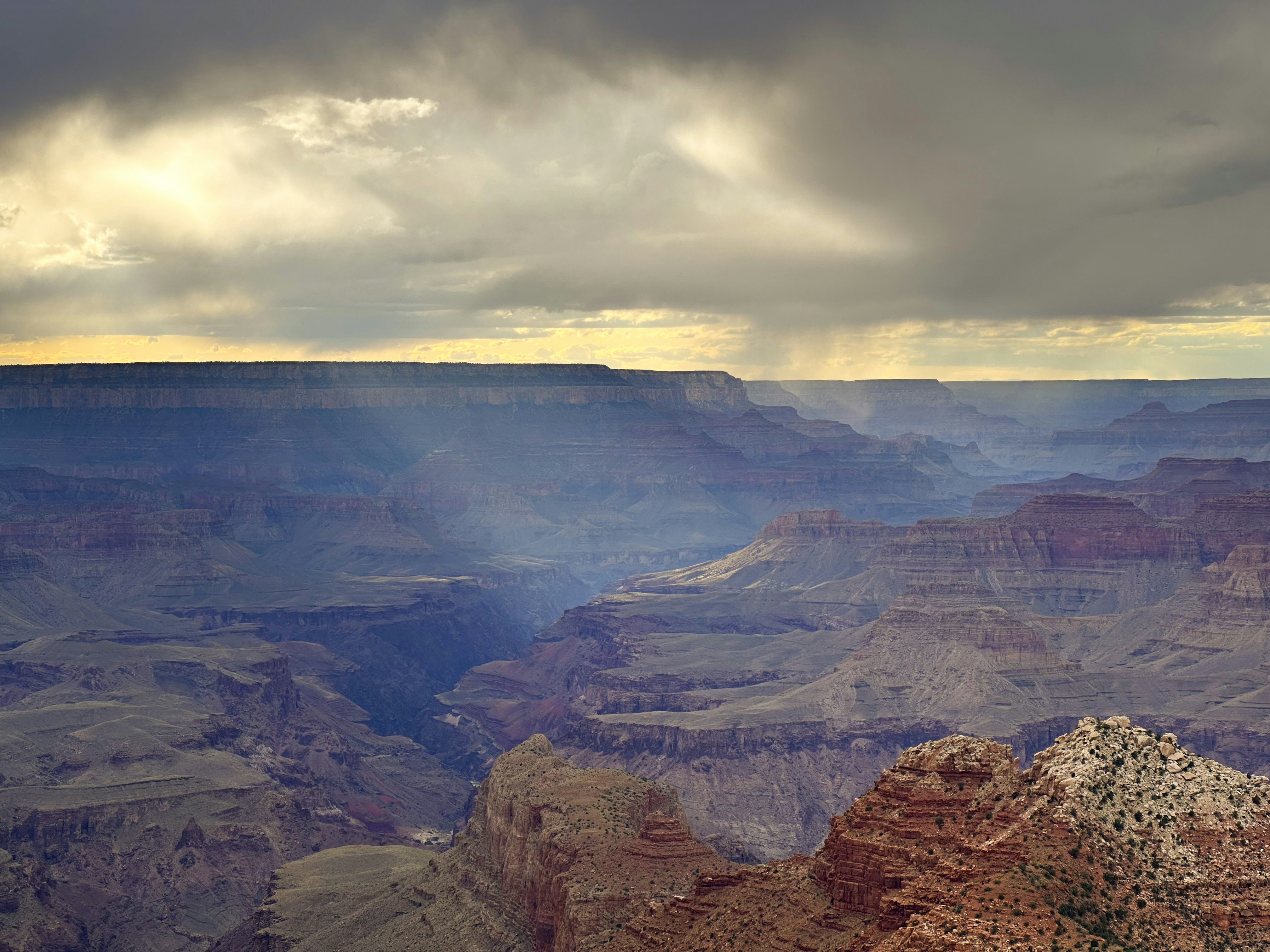 A view of the grand canyon from the rim of a cliff photo – Free Grey ...