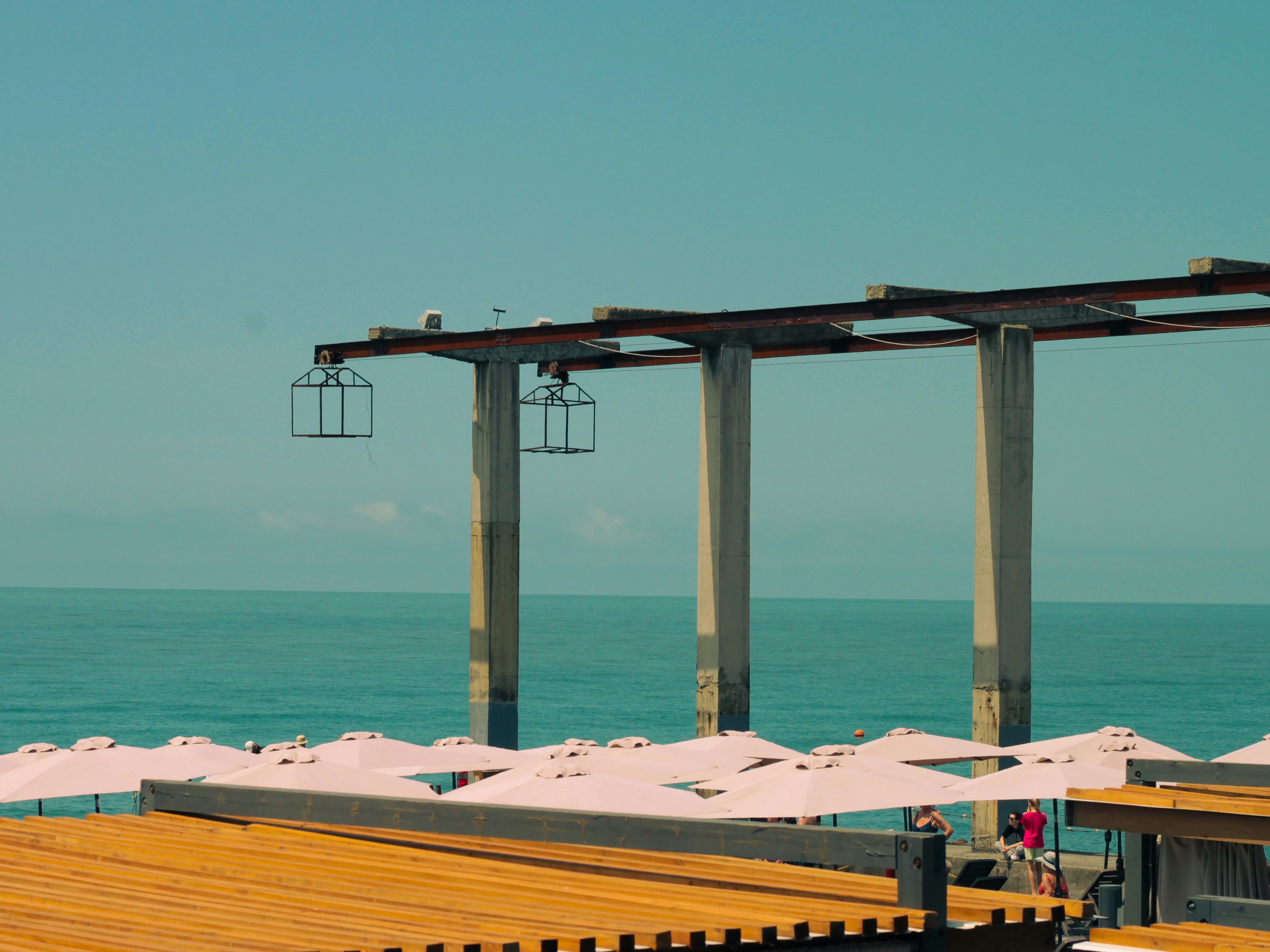 Parallel Pillars and Pink Umbrellas: A Quiet Seaside Geometry
