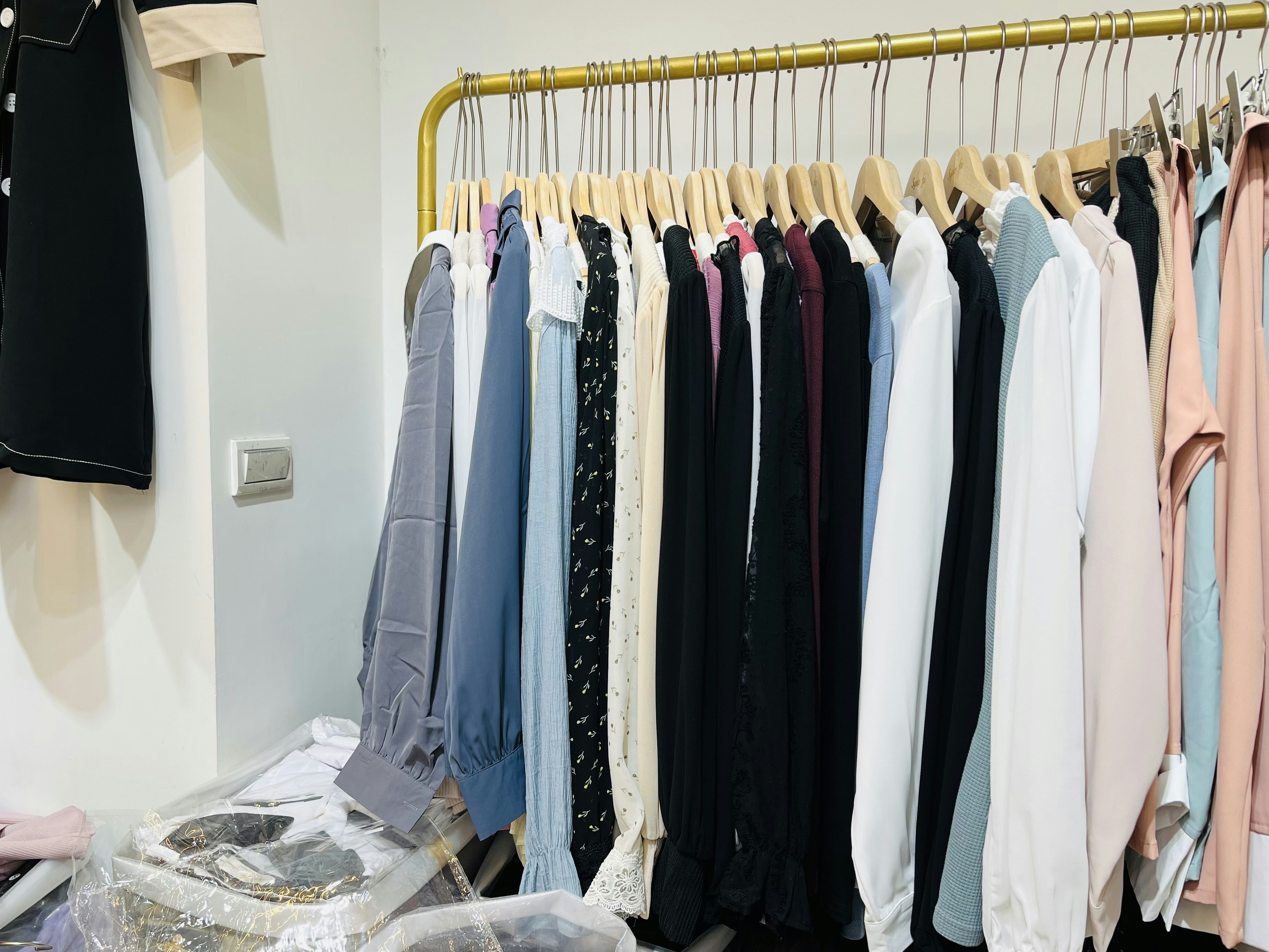 A rack of clothes hanging on a clothes rack photo – Free Furniture ...