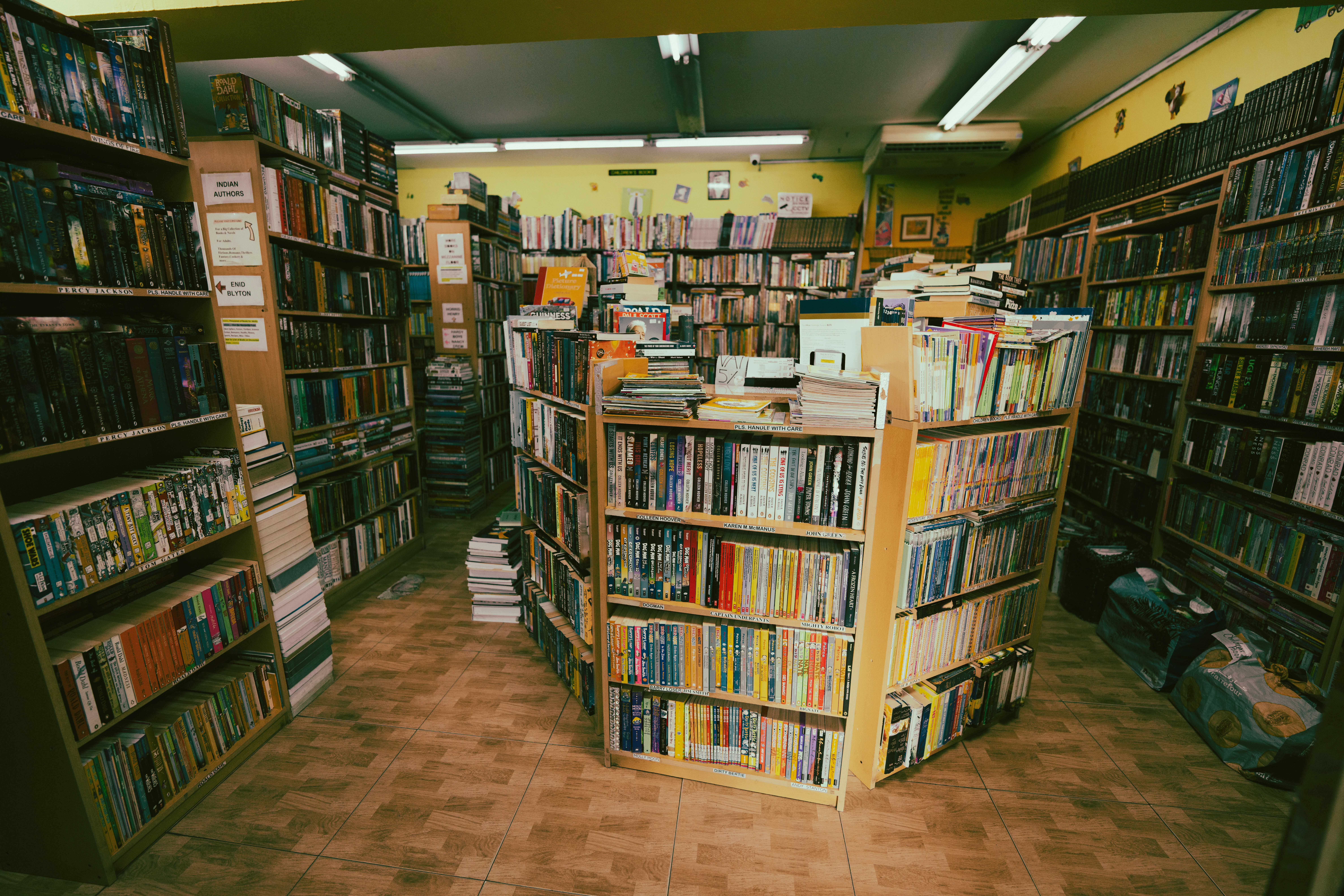 A library filled with lots of books and dvds photo – Free Dubai ...