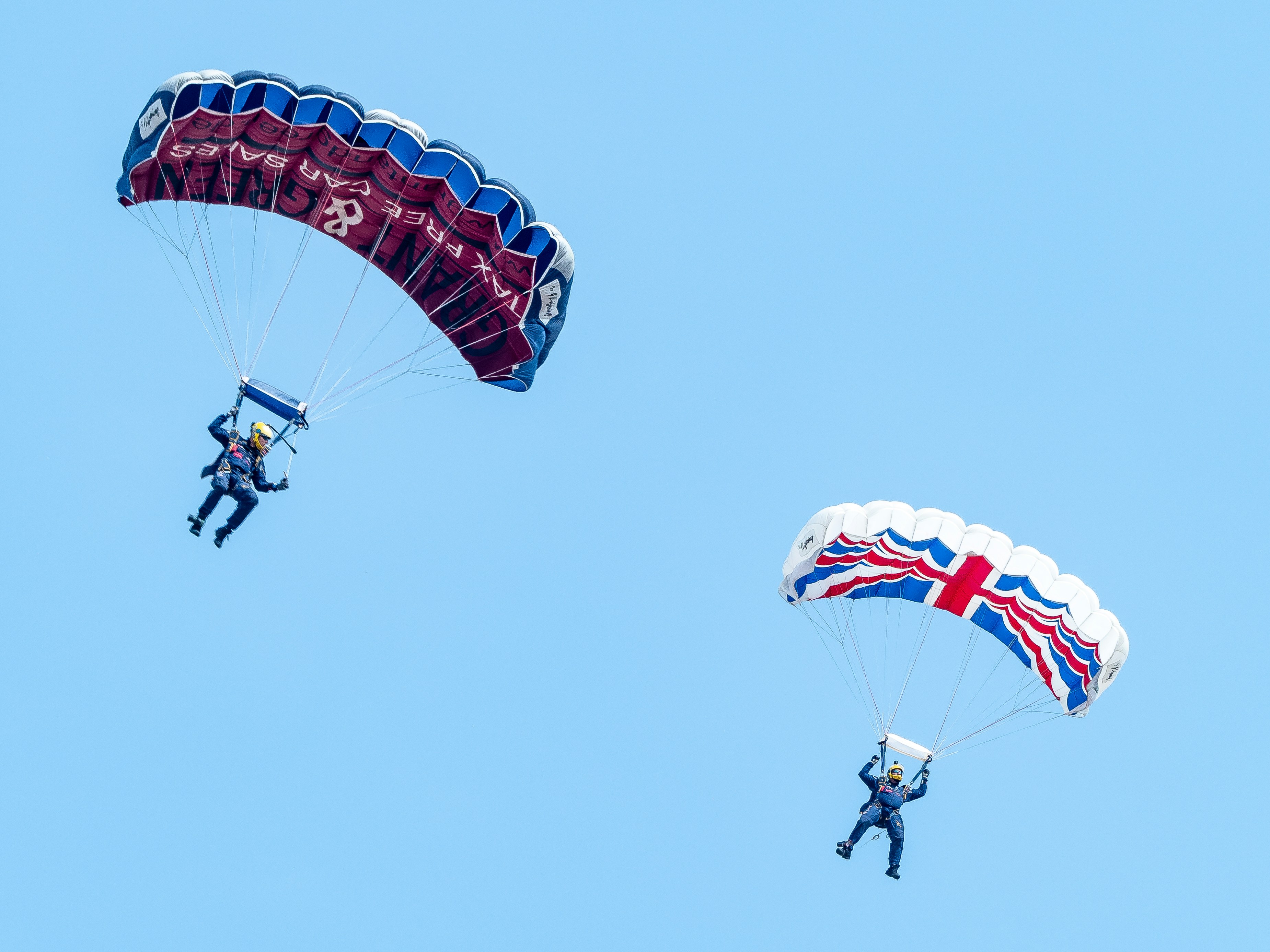 Two people are parasailing in the blue sky photo – Free Parachute Image ...