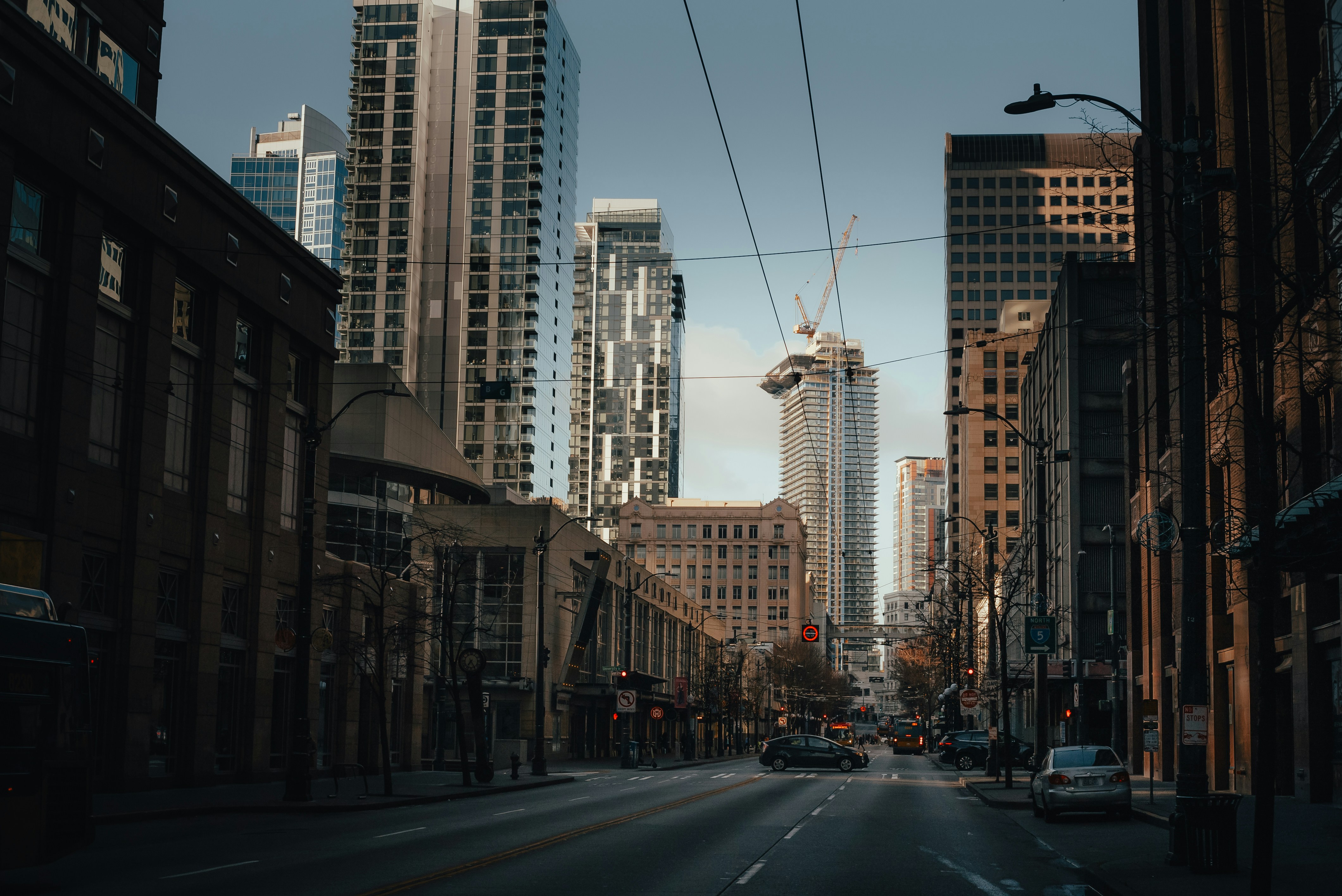 A city street filled with tall buildings and traffic photo – Free Usa ...