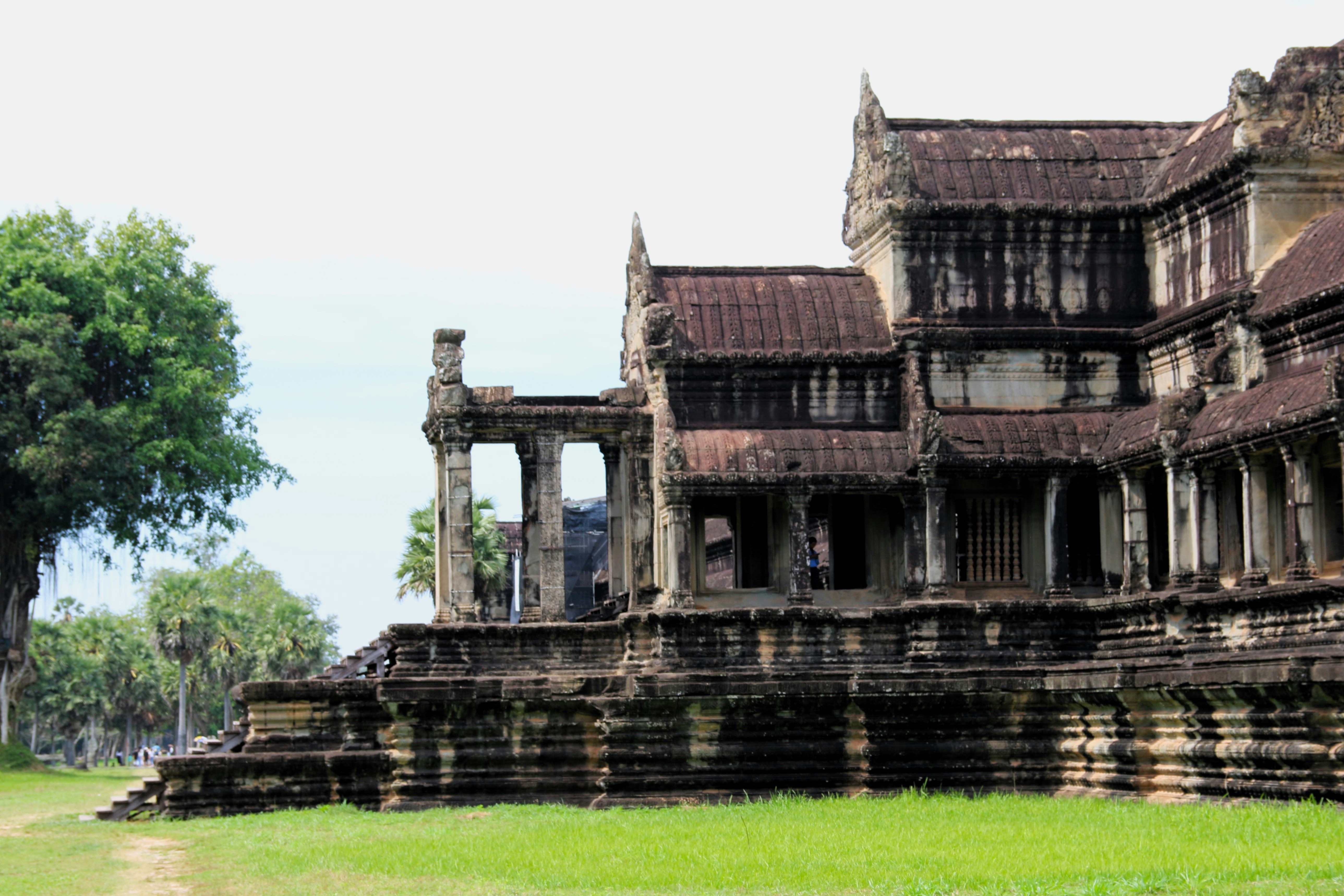 A very old building with a lot of windows photo – Free Building Image ...