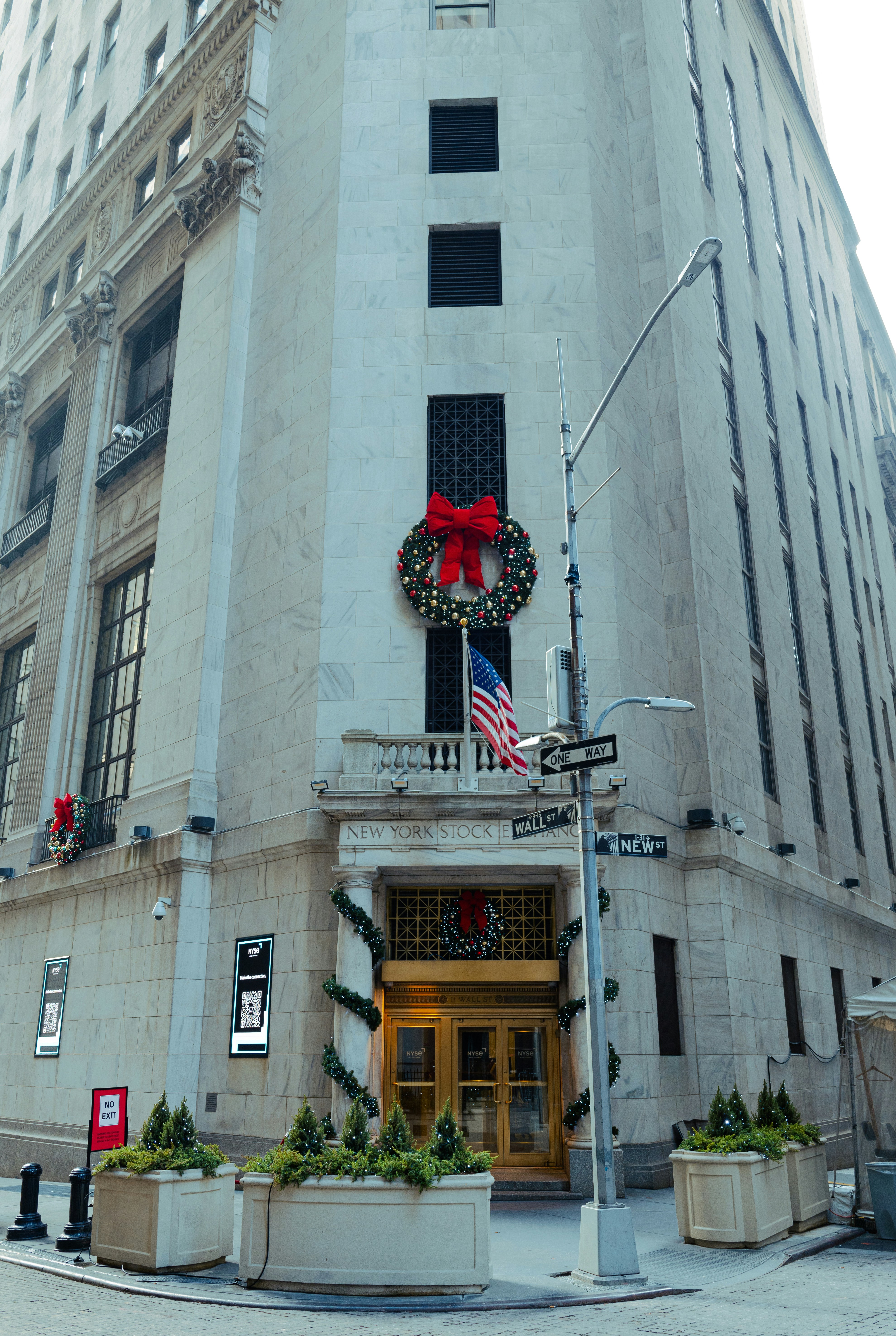Holiday Wreath Adorns a Grand NYC Facade