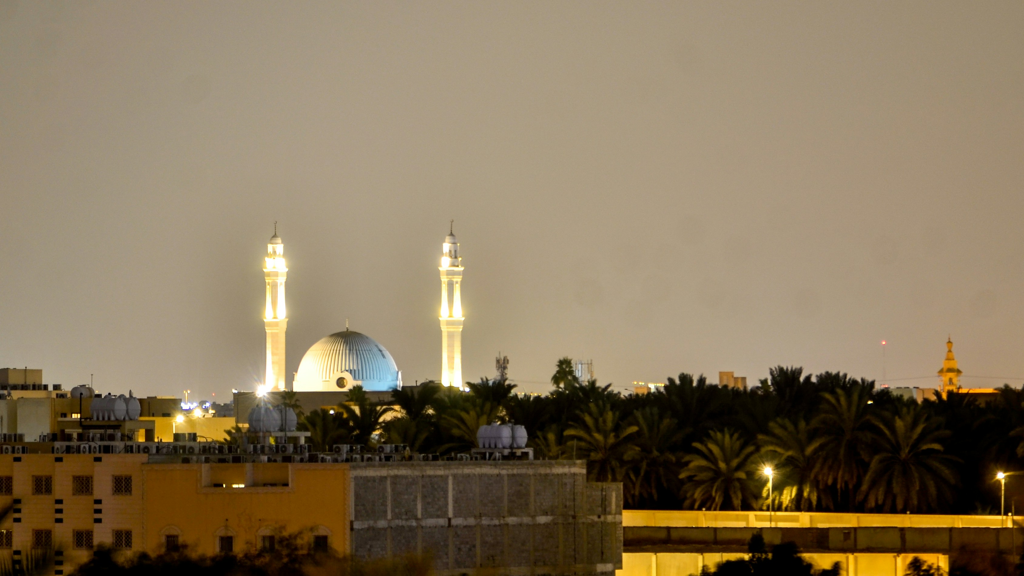 Twilight Glow Over Riyadh's Iconic Mosque