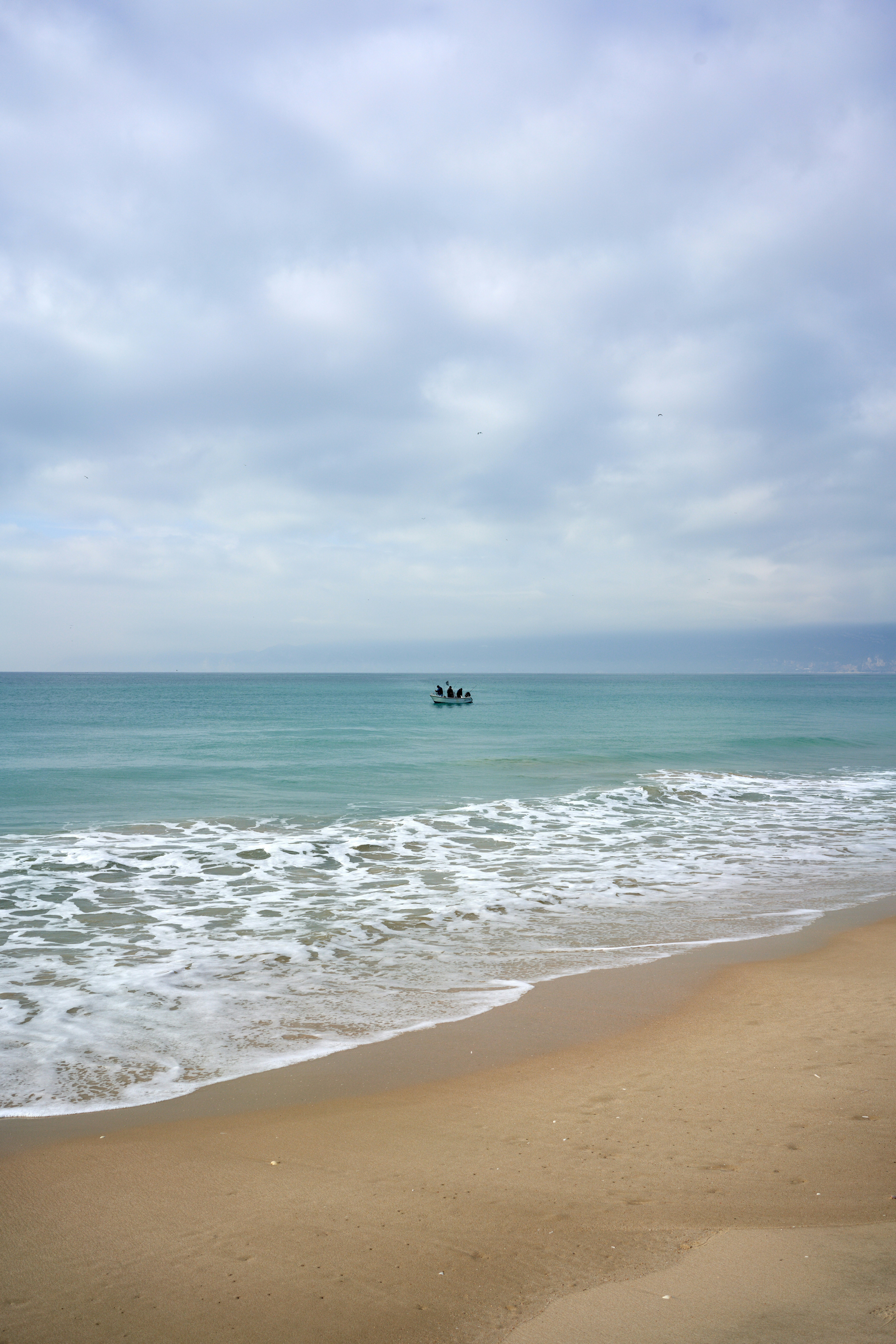 Horizon Drift: A Quiet Sea Under a Soft Sky