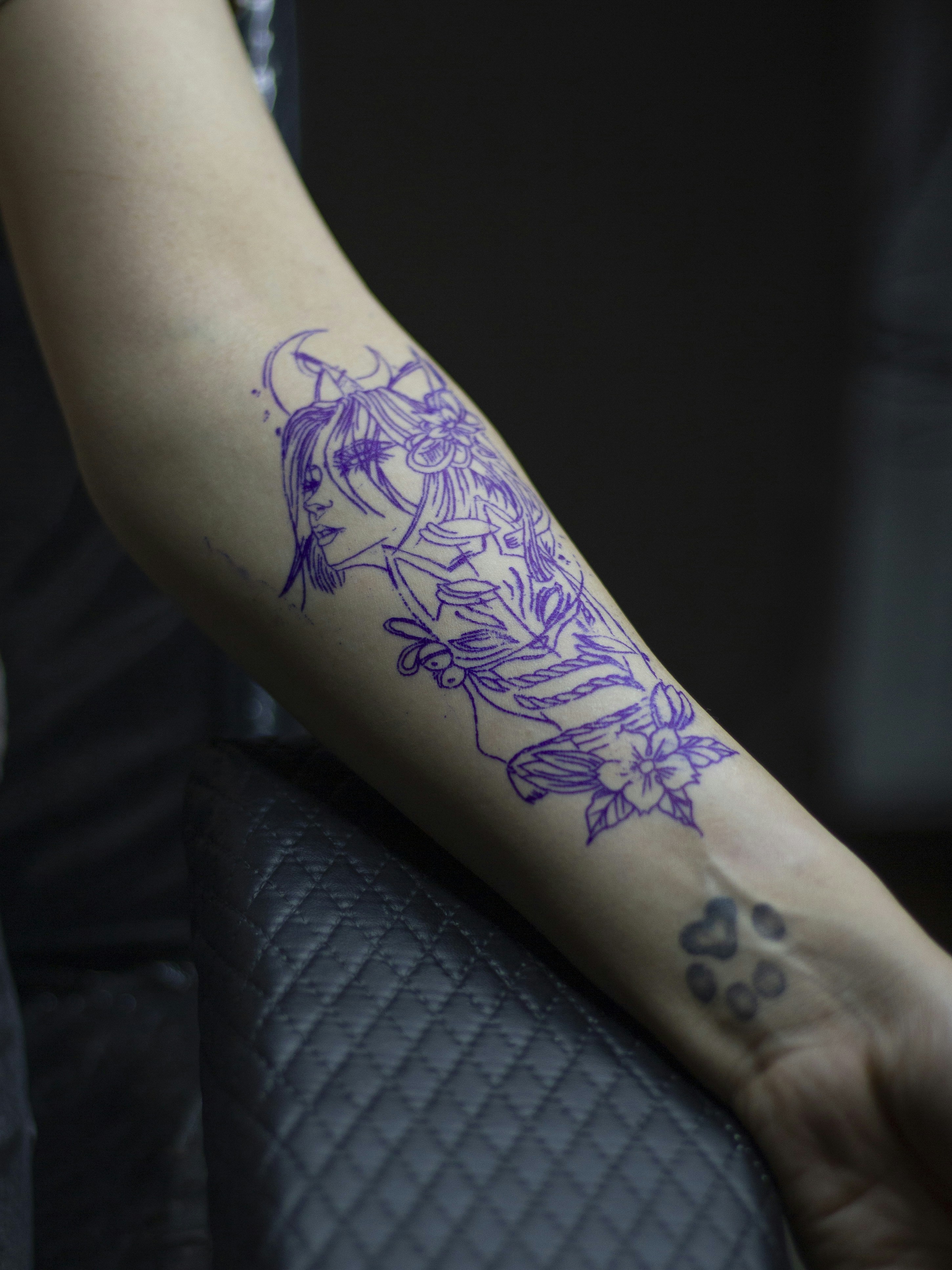 1000+ Hand Tattoo Pictures | Download Free Images on Unsplash