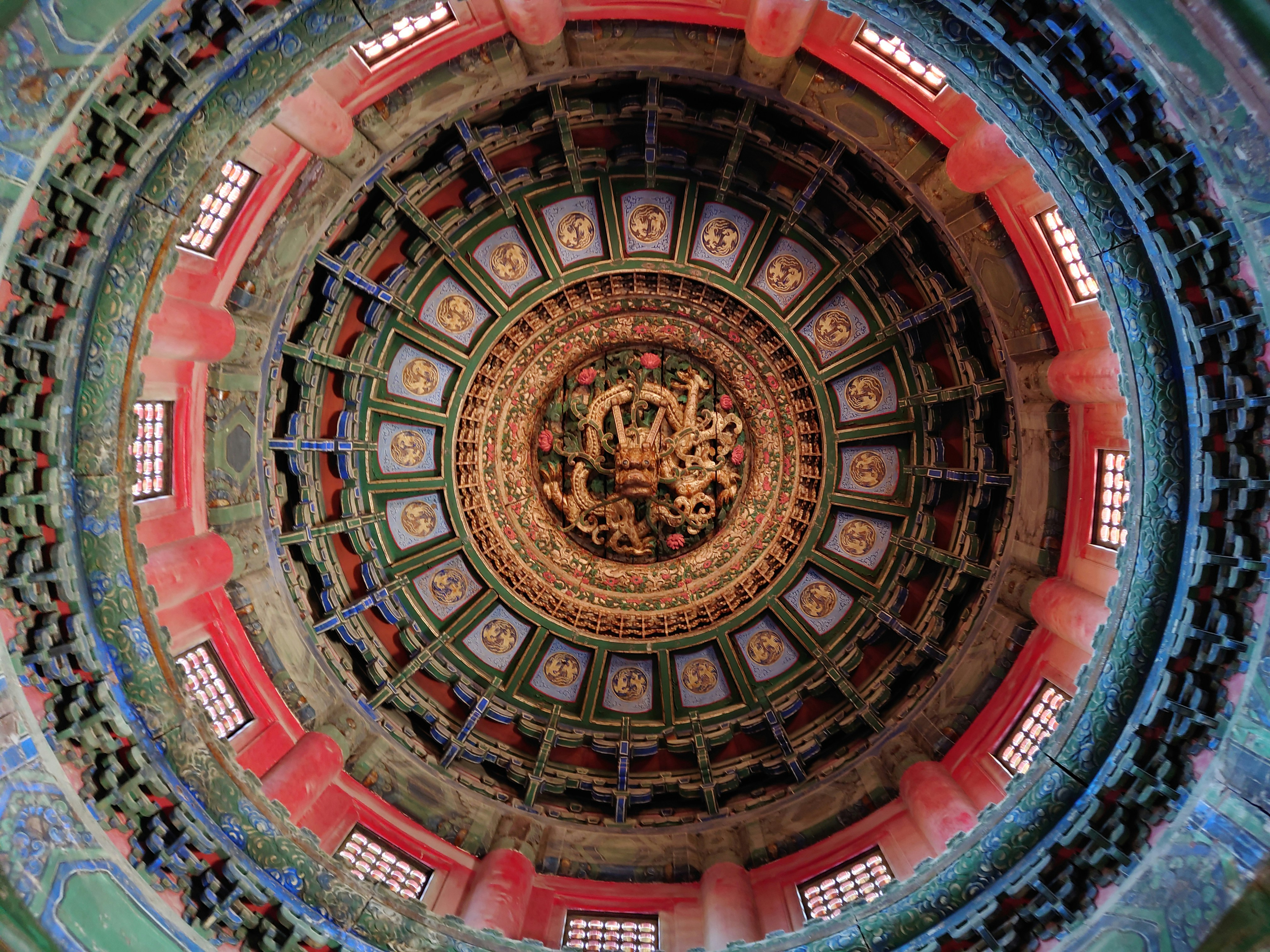 A circular view of the ceiling of a building photo – Free Building ...