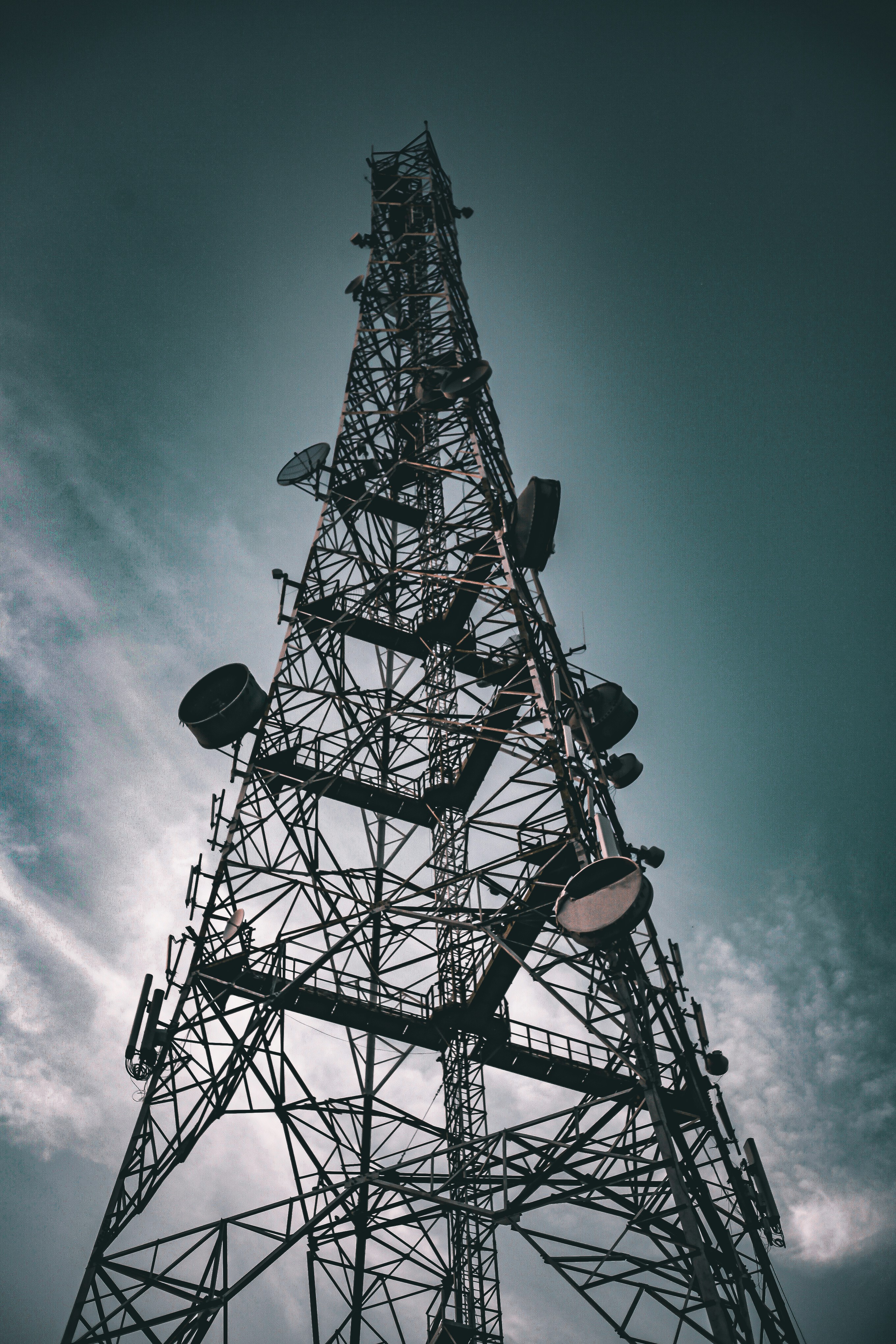 A very tall metal tower with lots of lights on it photo – Free Tower ...