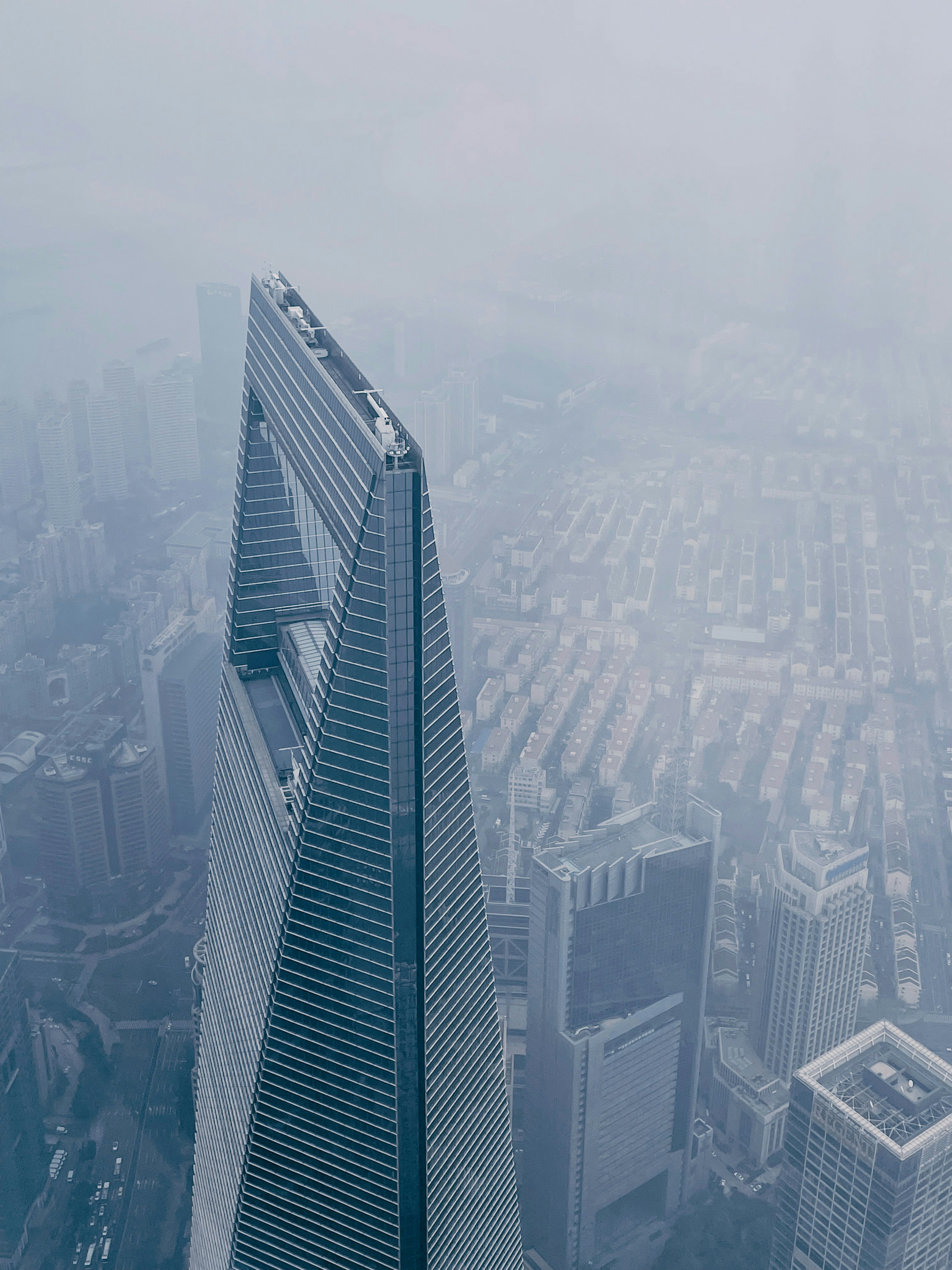 A very tall building towering over a city photo – Free Building Image ...