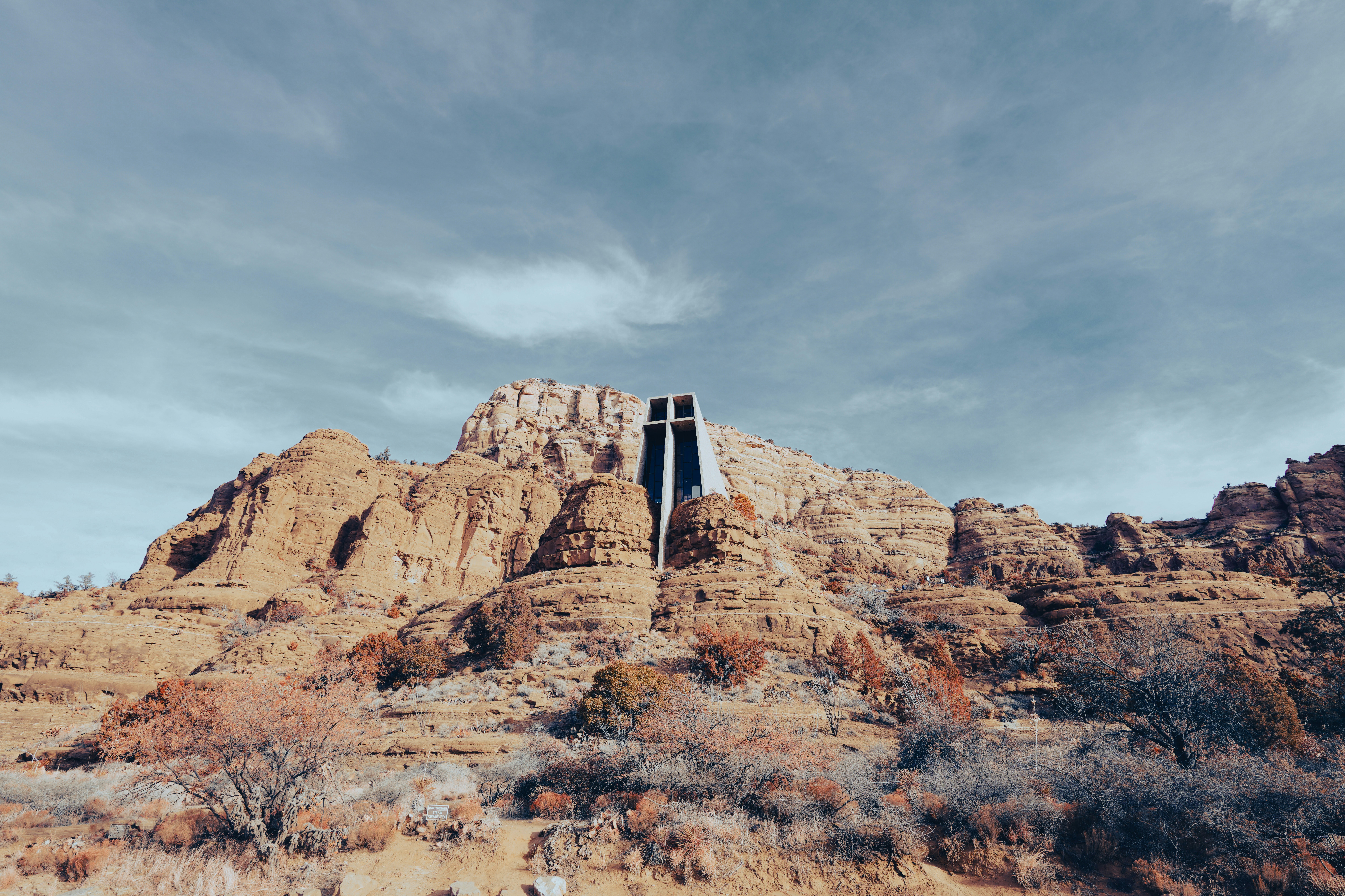 Desert Rock Gateway: A Stone Monolith Framed by Open Sky