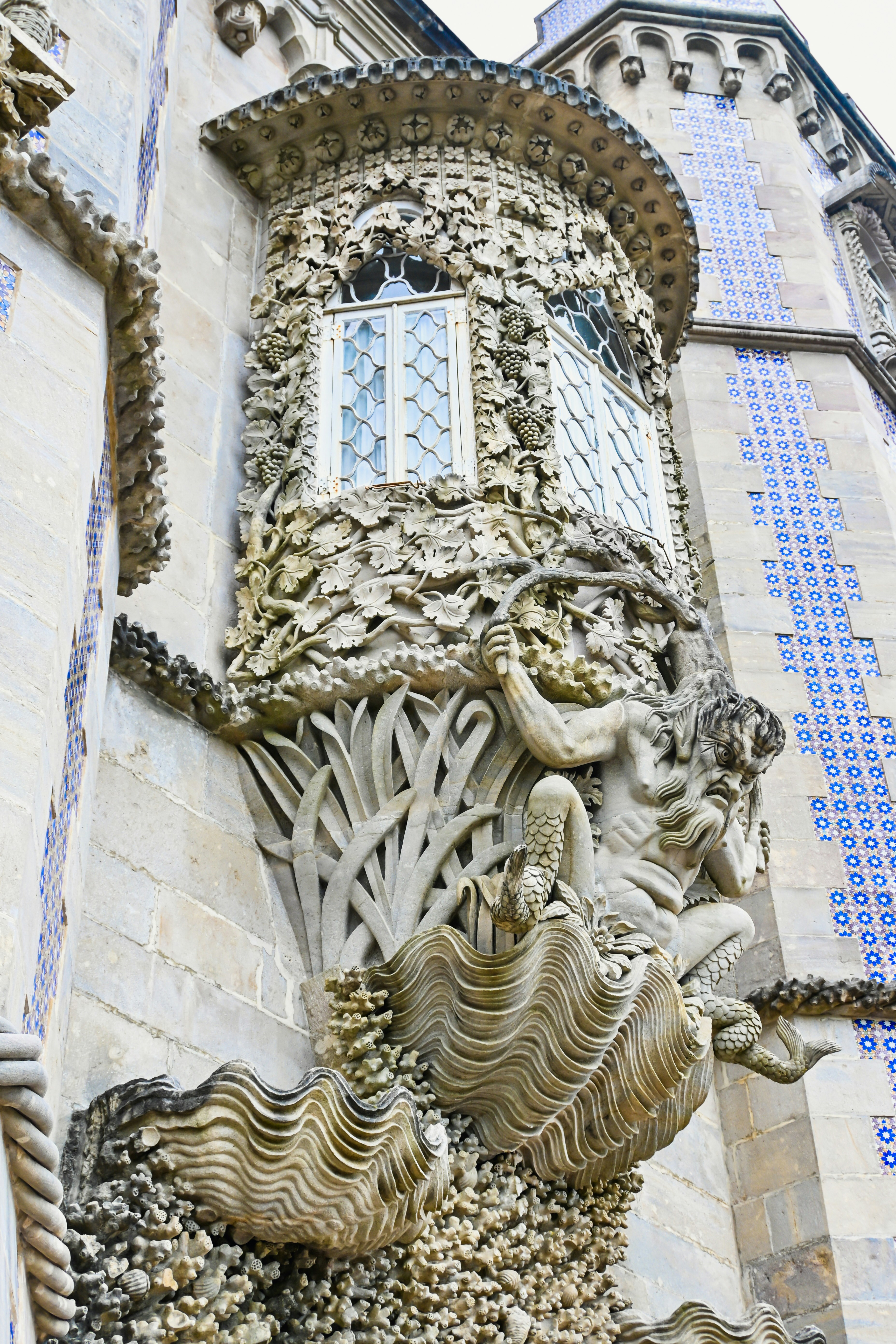 Sea-Crest Balcony: A Gothic-Modernisme Carving on a Catalan Façade