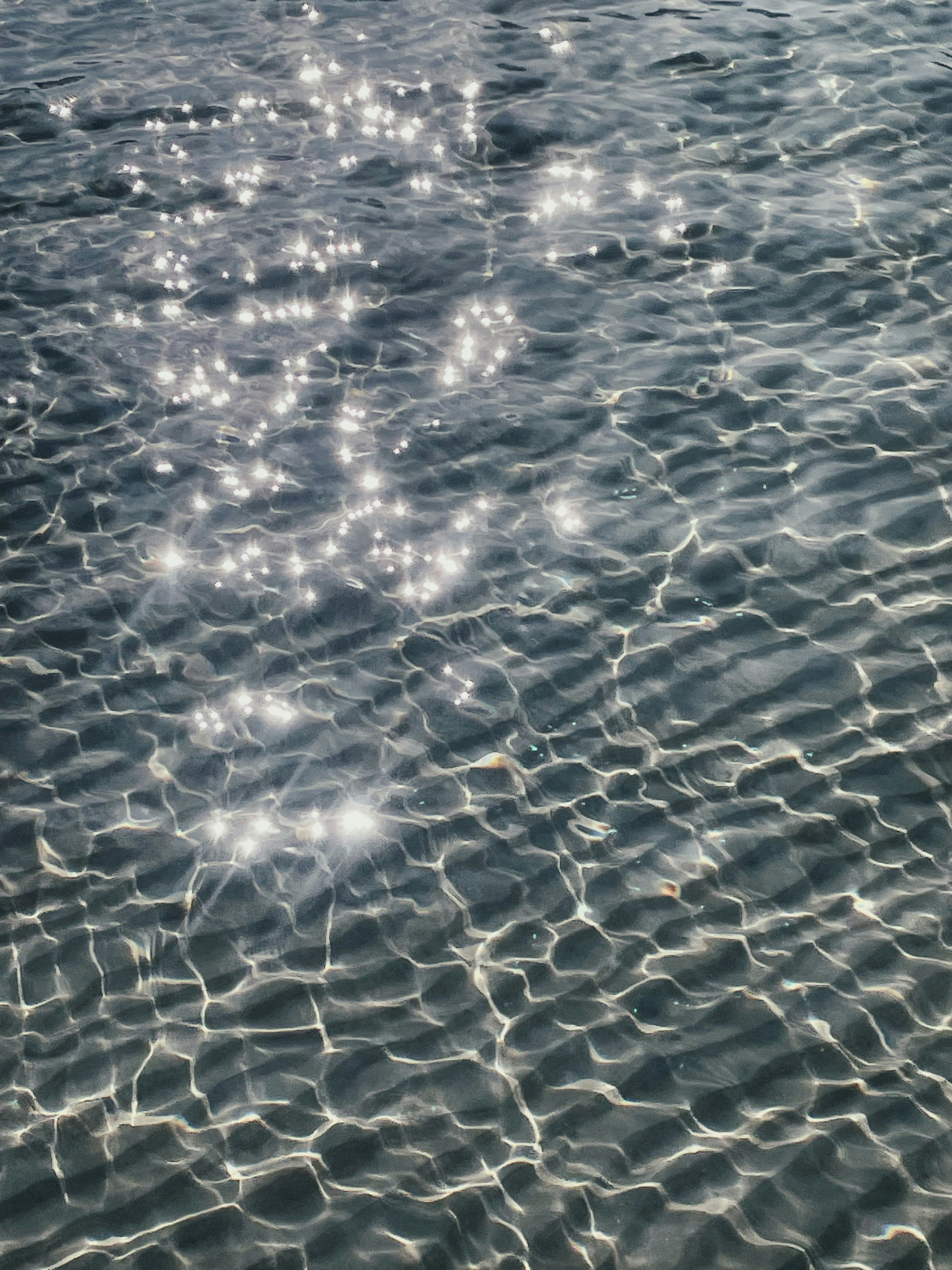 The sun shines through the water on a sunny day photo – Free Wallpaper ...