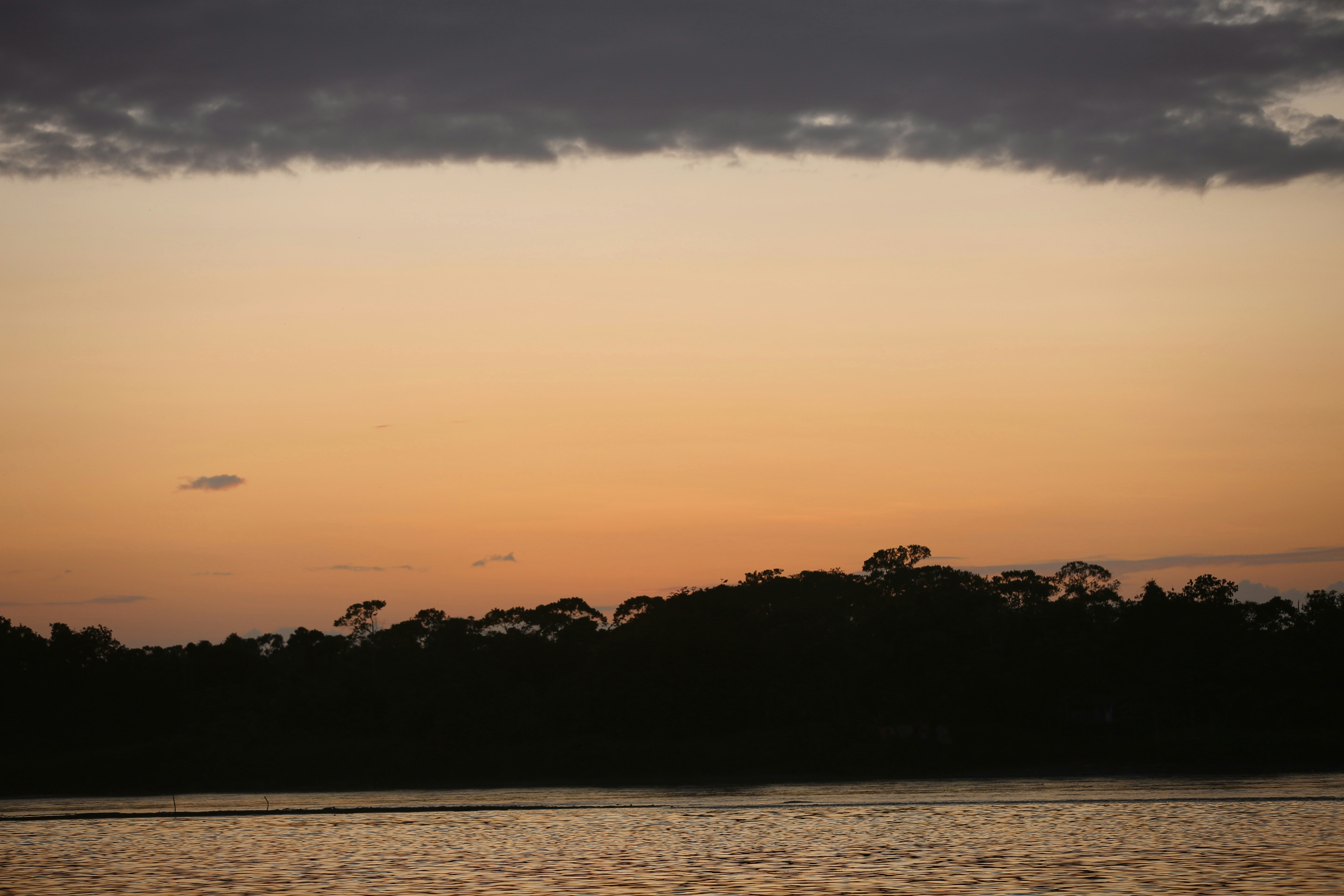 Silhouette at Dusk: A Quiet Riverside Horizon