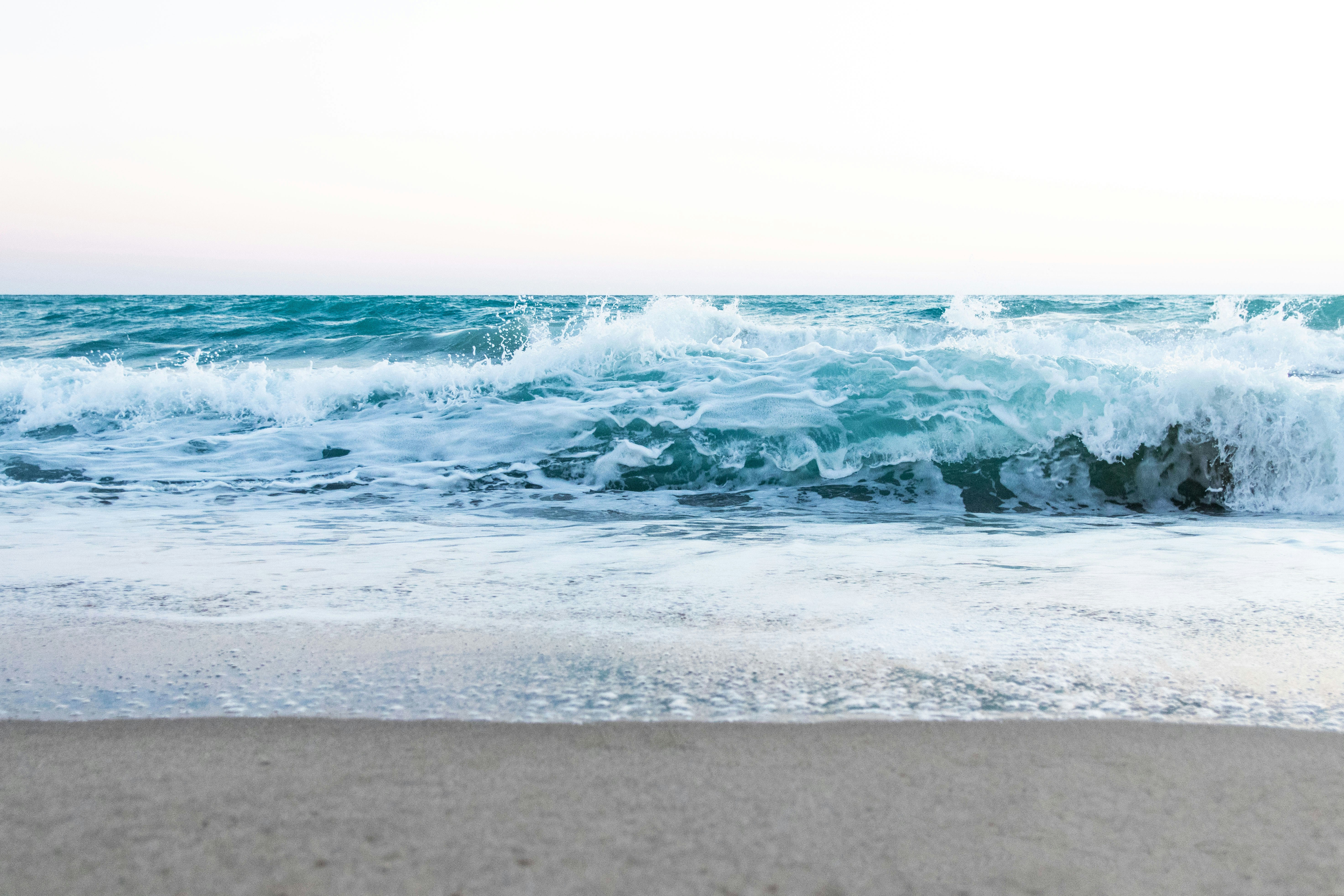 The ocean waves are crashing on the beach photo – Free Greece Image on ...