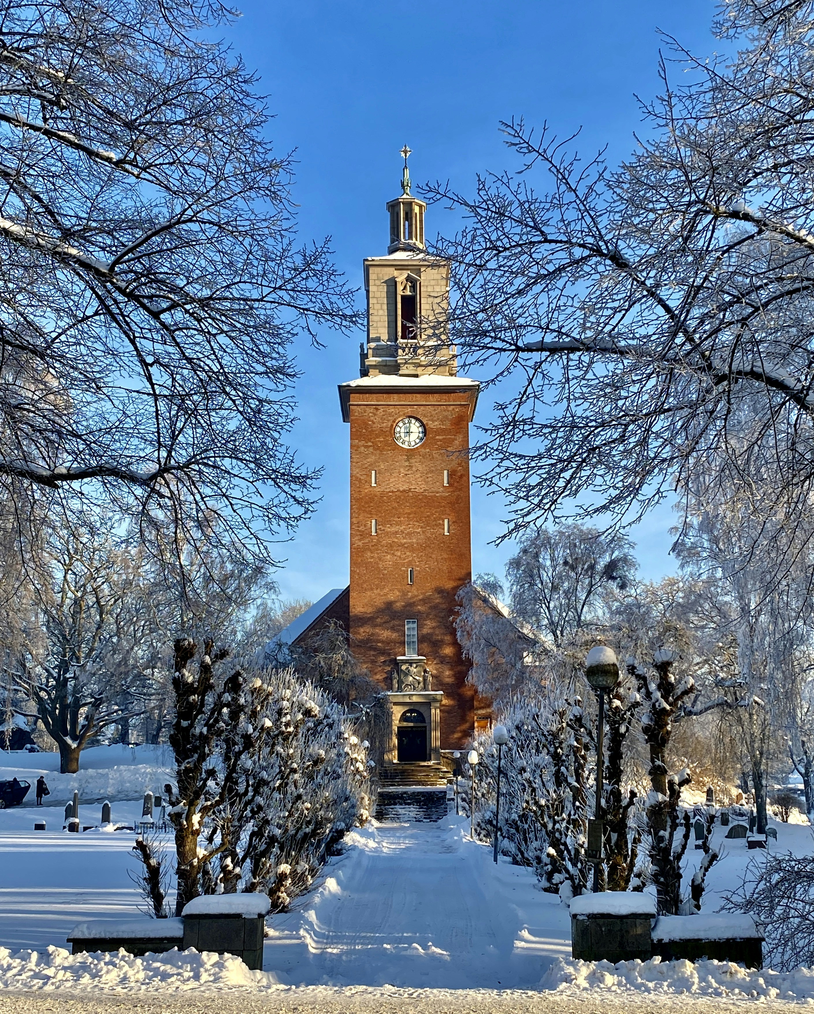 A clock tower in the middle of a snowy park photo – Free Norway Image ...