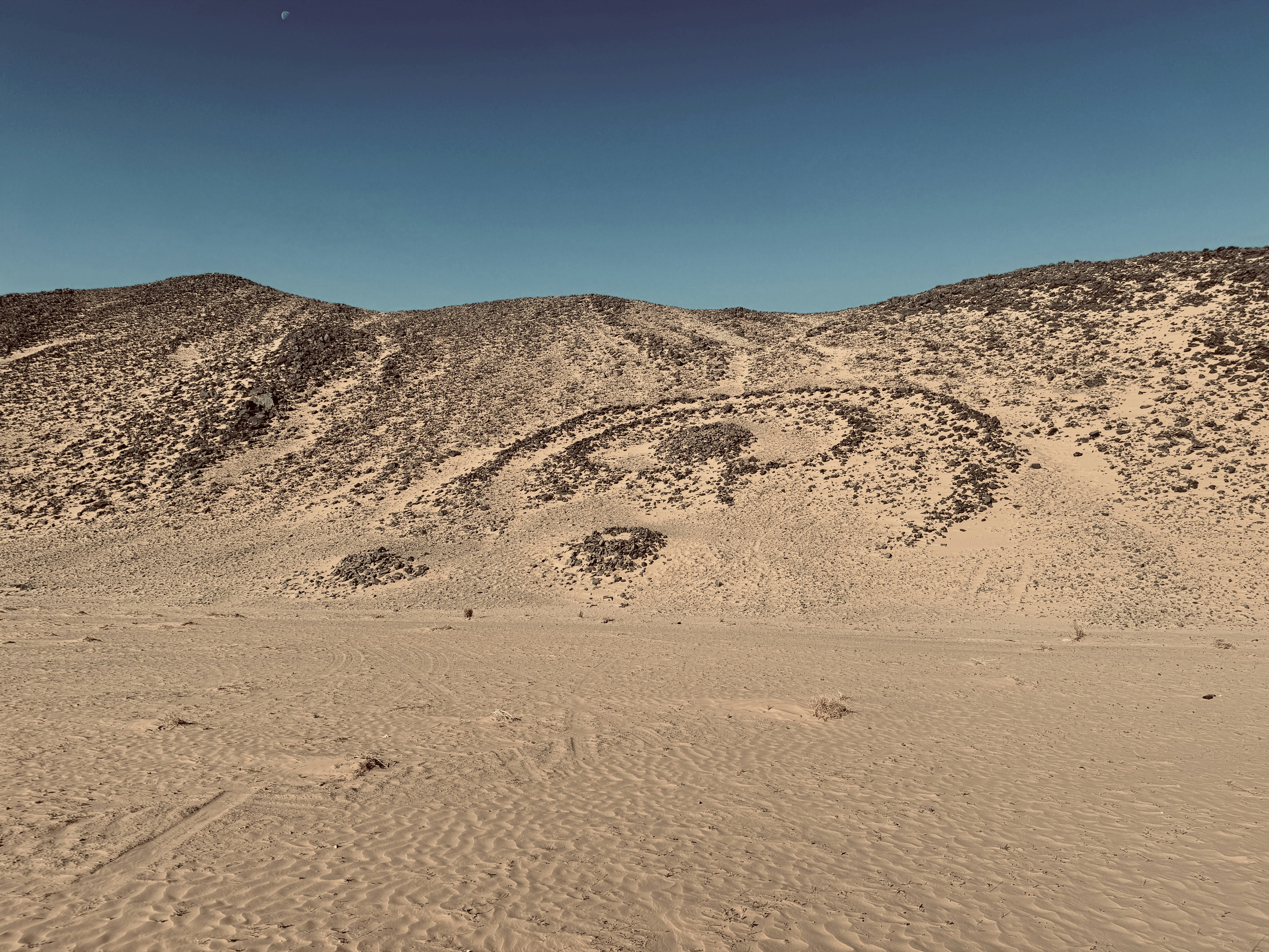 Amenokal, Toumoulus - Grave (6000 years old) Tassili N'Ajjer Nationalpark (72'000 sq km), greatest park in Africa, Algeria, photo rouichi / switzerland