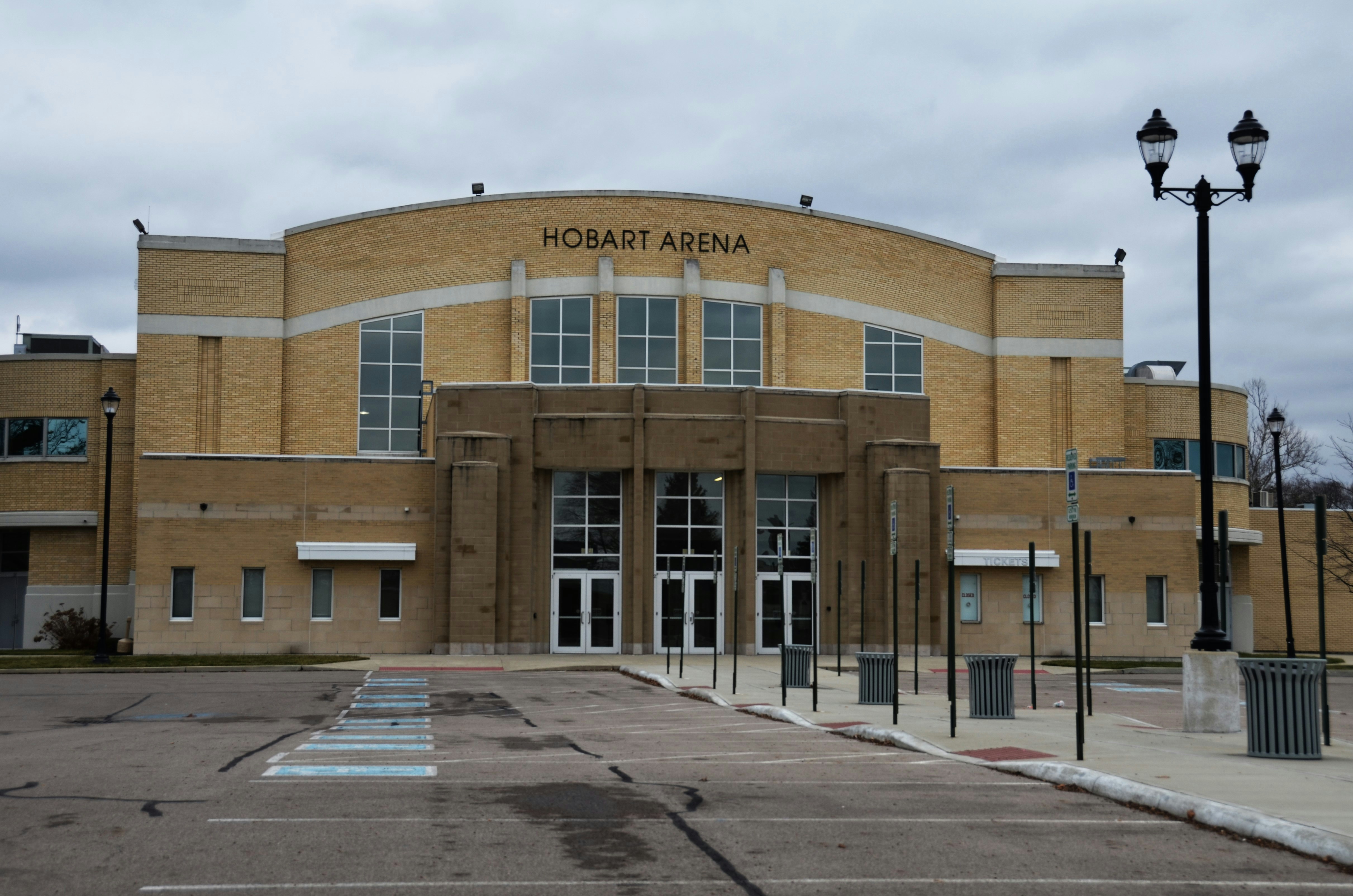 The front of a building with a parking lot in front of it photo – Free ...