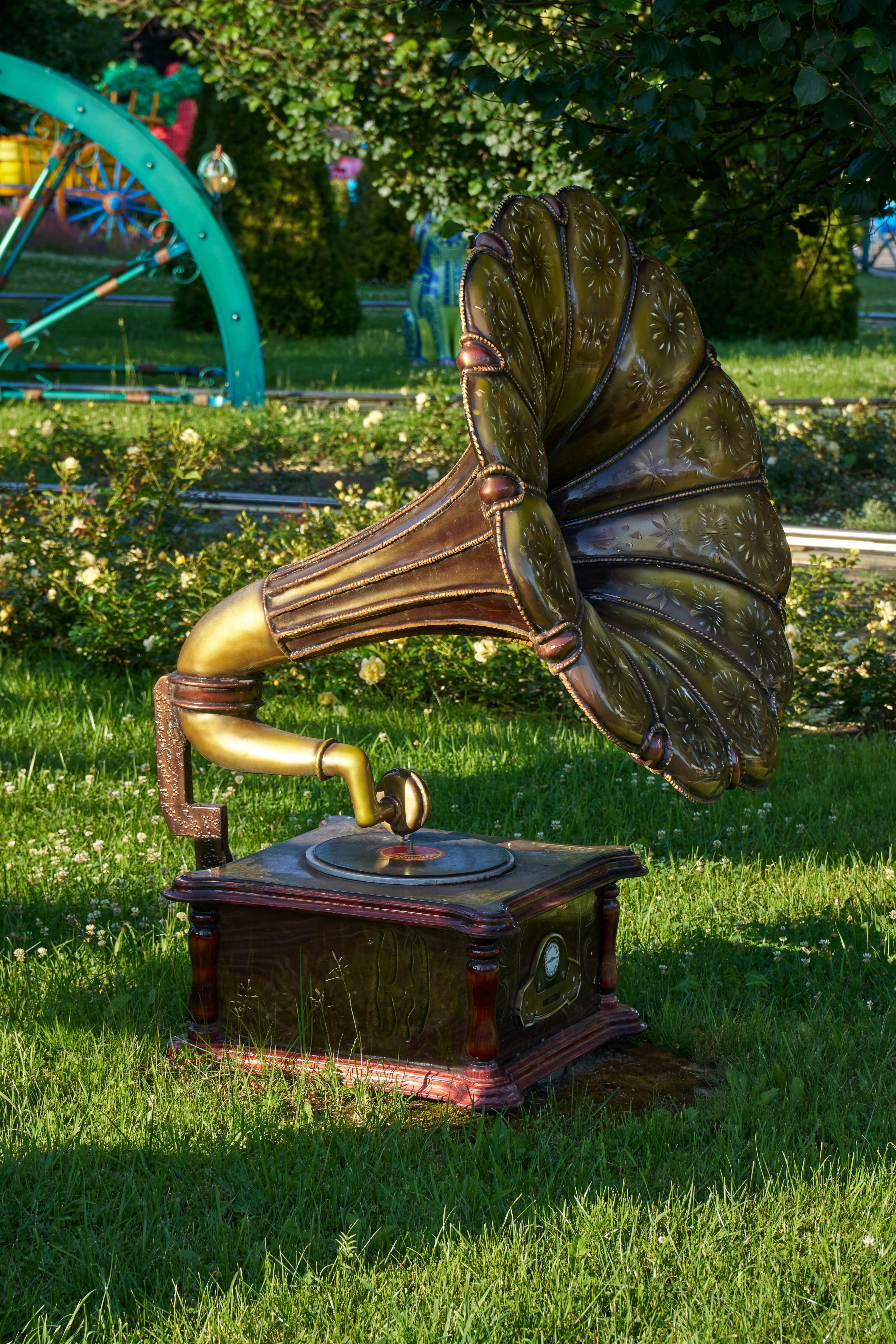 Patinaed Gramophone in a Sunlit Park: A Quiet Brass Moment