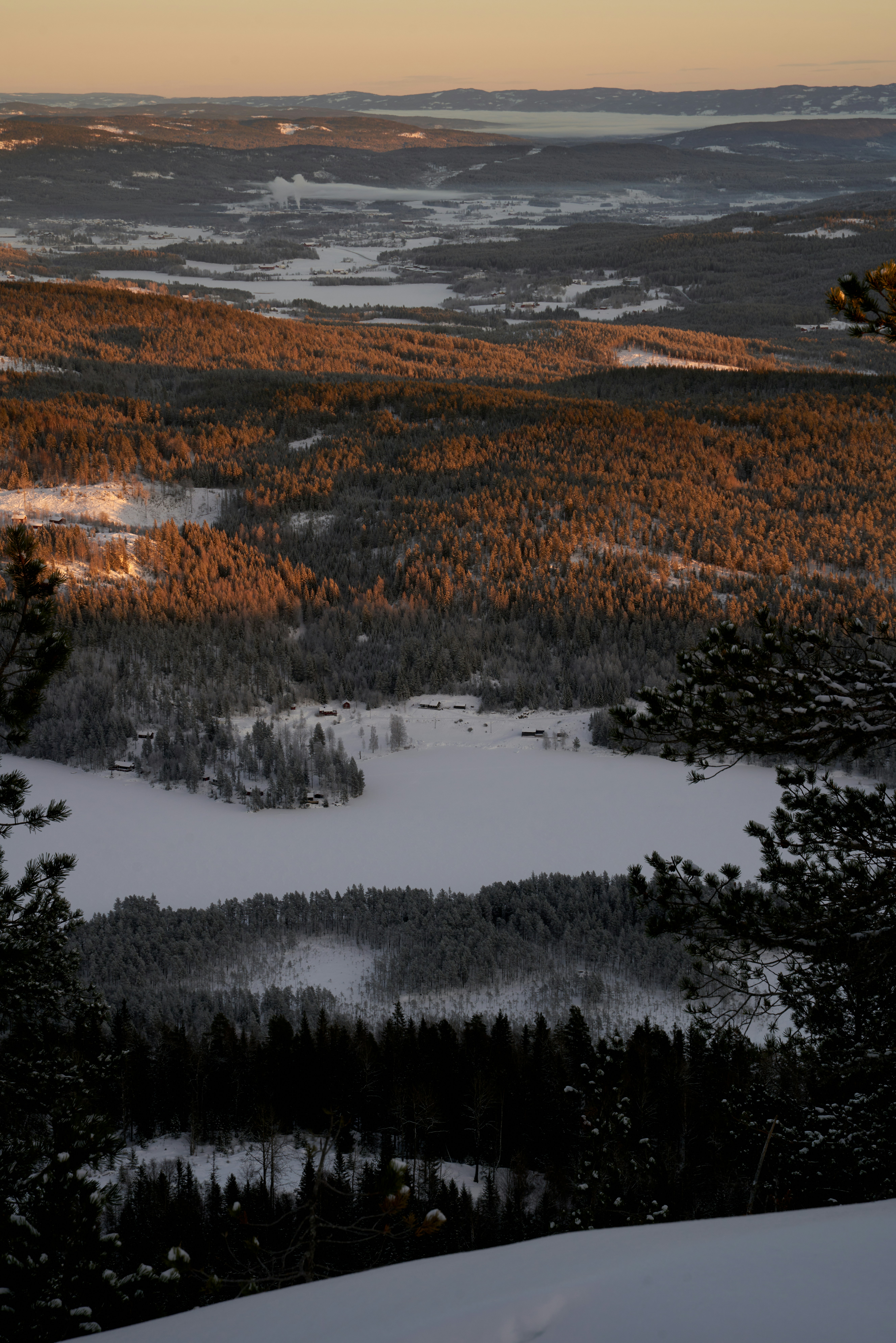 Cozy Cabins by Sokna's Winter Lake