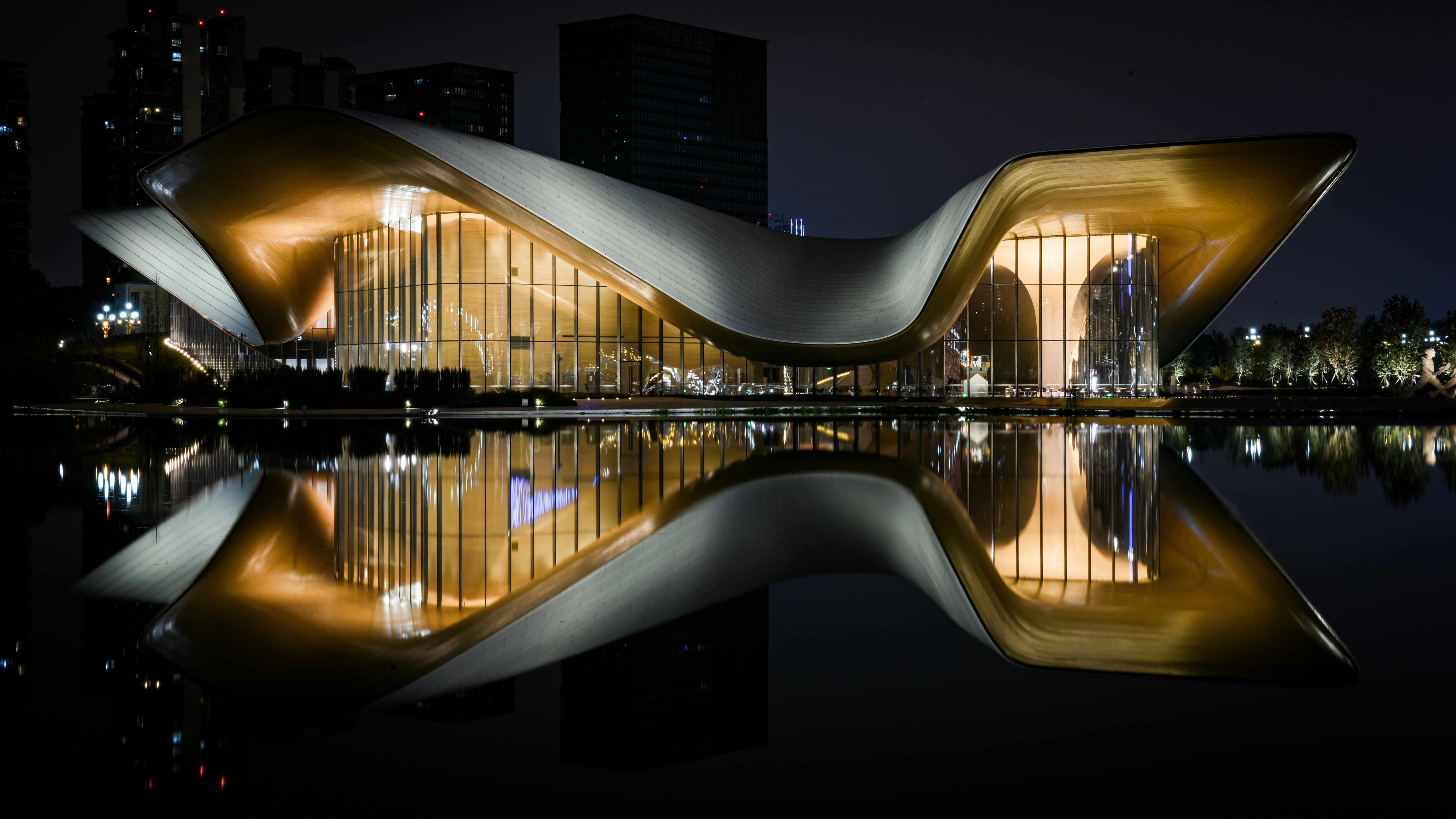 Golden Sails at Dusk: A Fluid Roof Amid Night Reflections