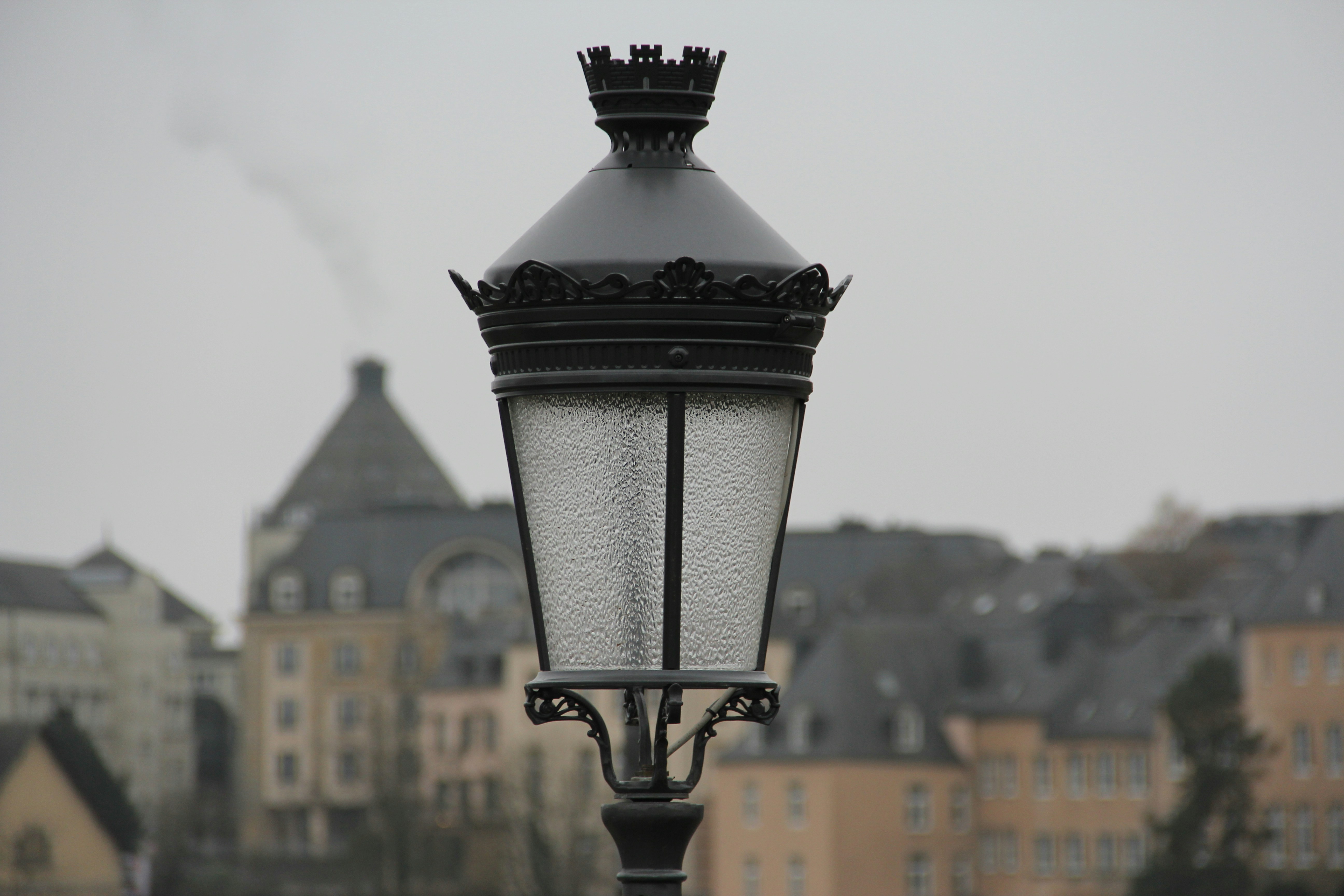 Yet another cold day in Luxembourg, with -2 degrees celsius, street lamps frozen with humidity...