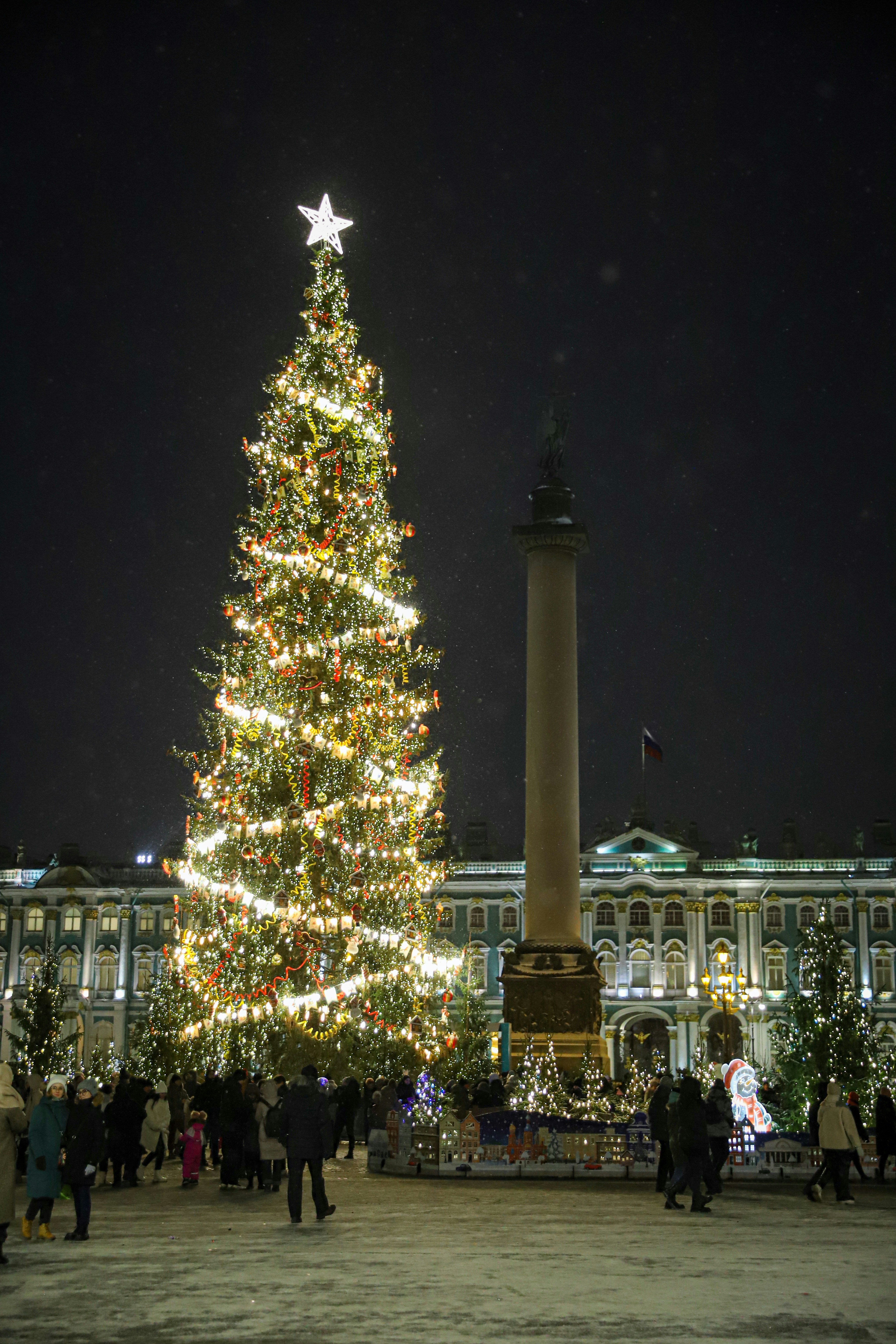 Luminary Yuletide: A Grand Christmas Tree in Red Square-like Square