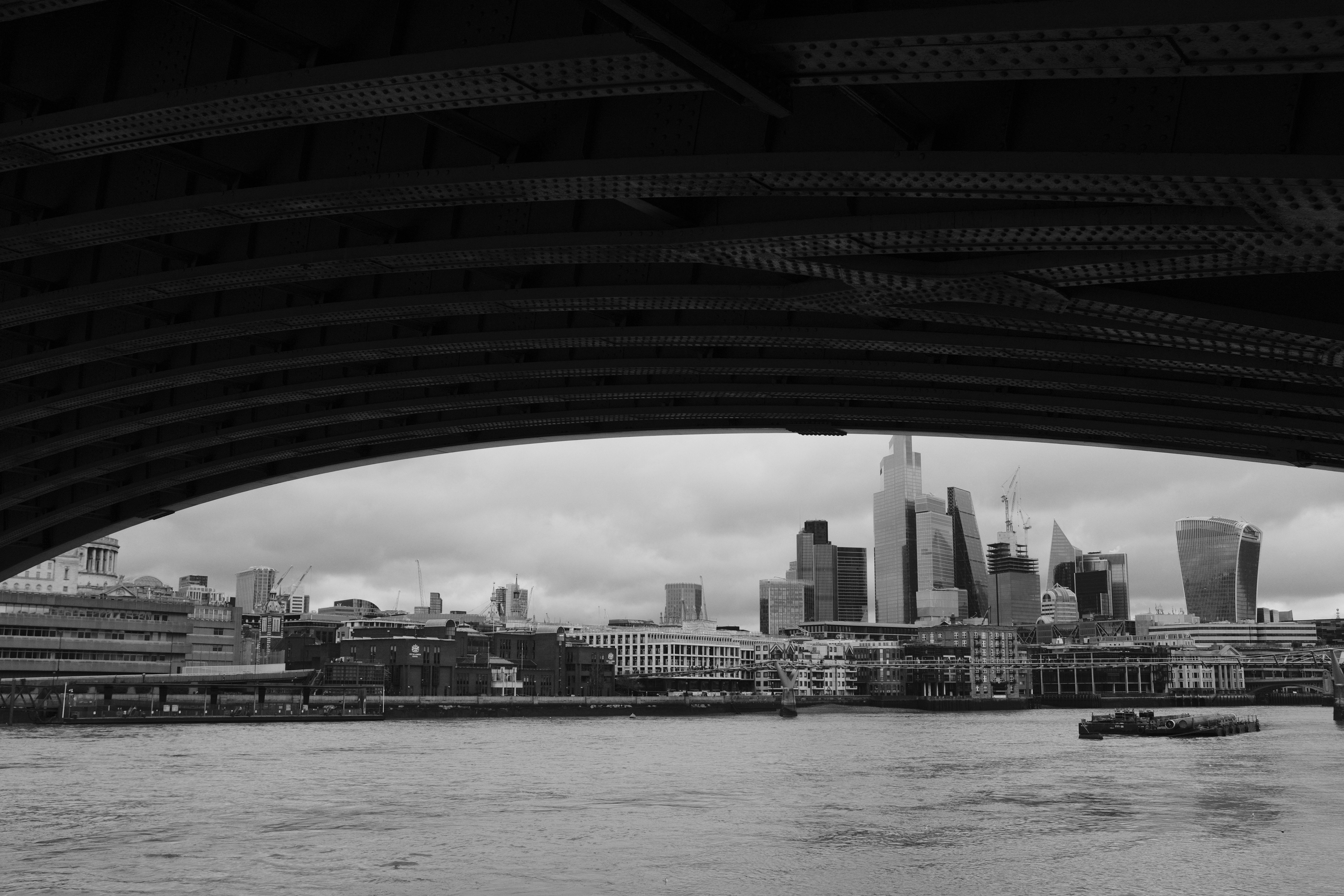 a black and white photo of a city skyline