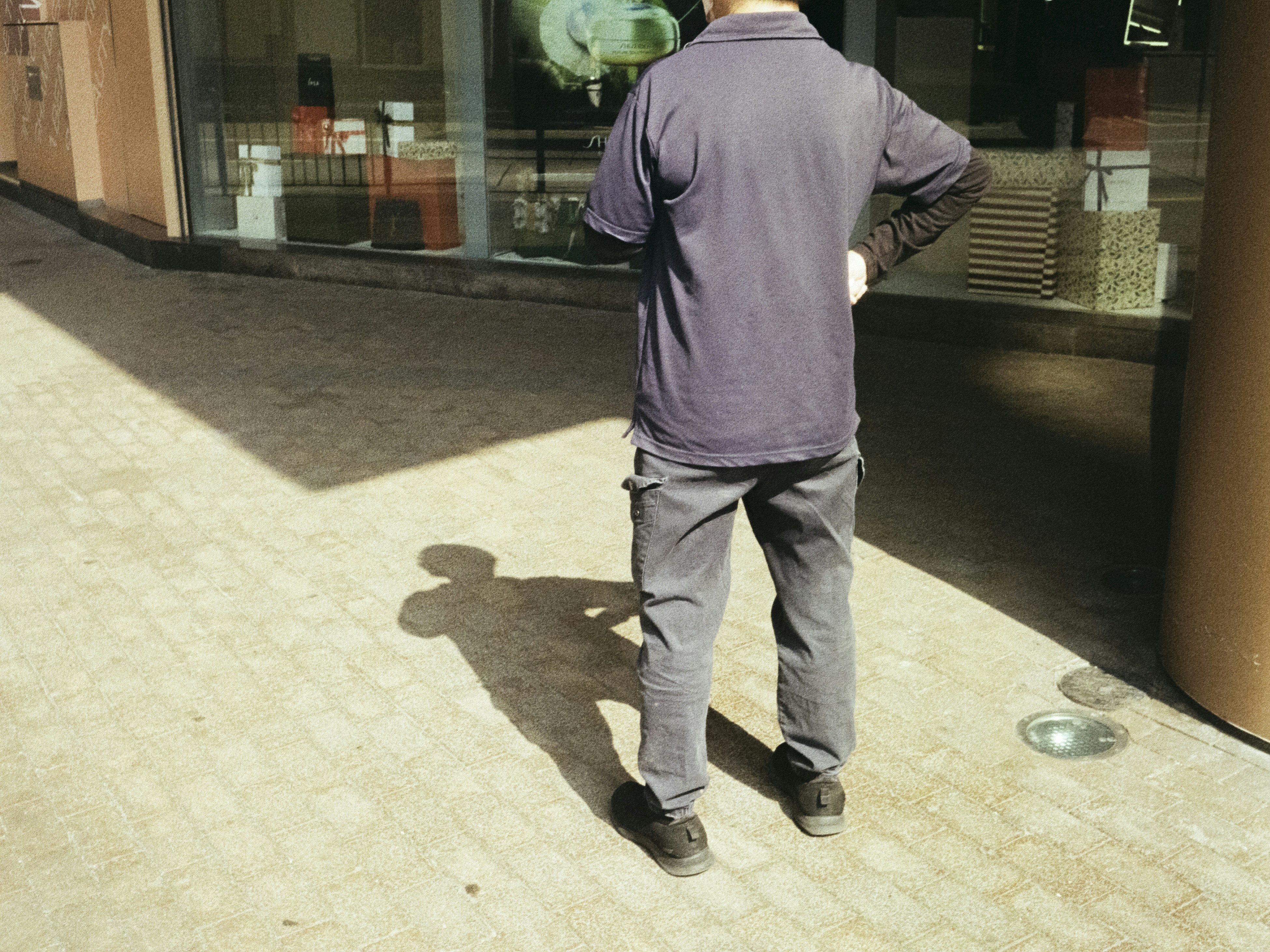 Man Facing Backwards Pictures | Download Free Images on Unsplash