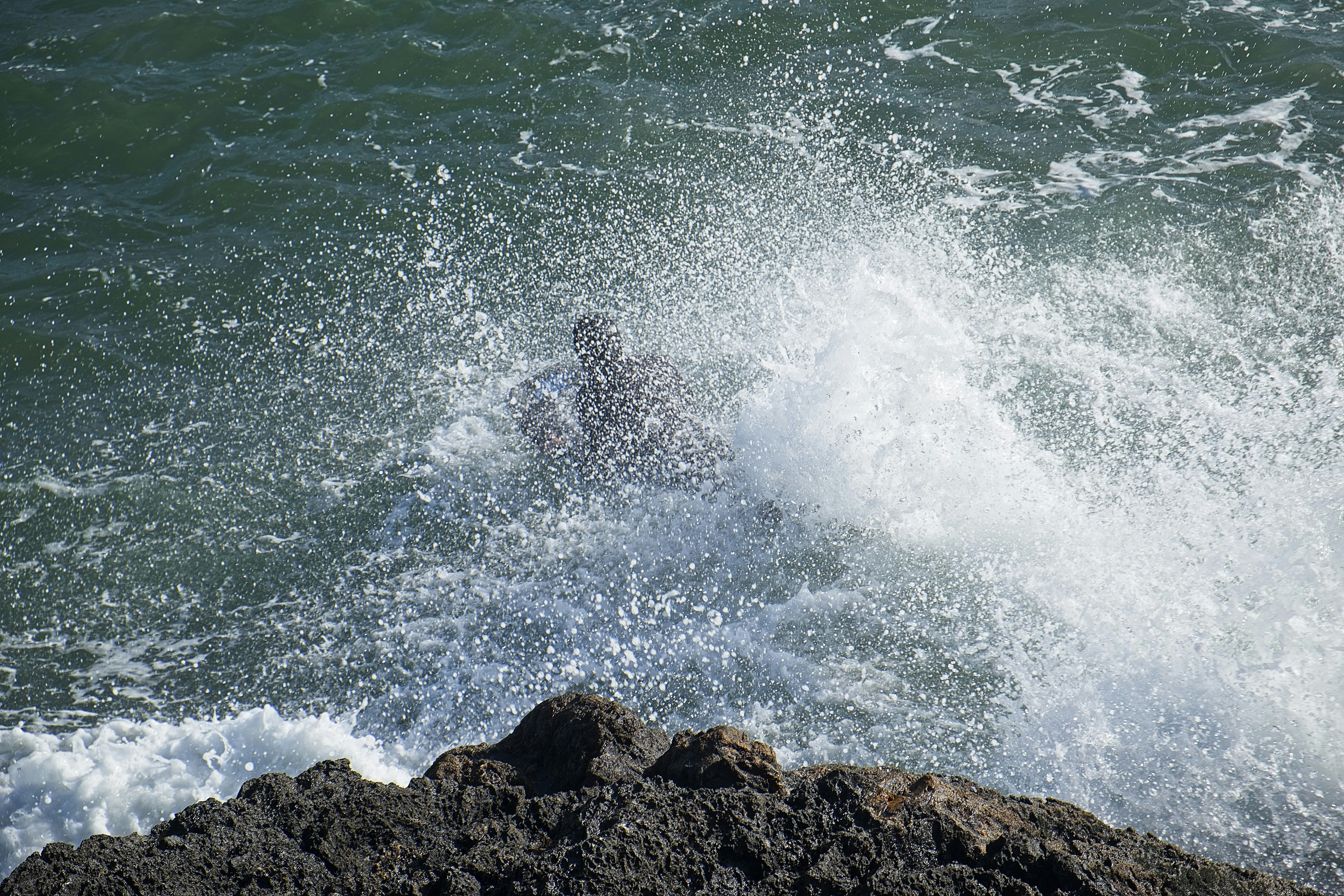 Rogue Crest Over Granite: Spray Sparks the Breakwater