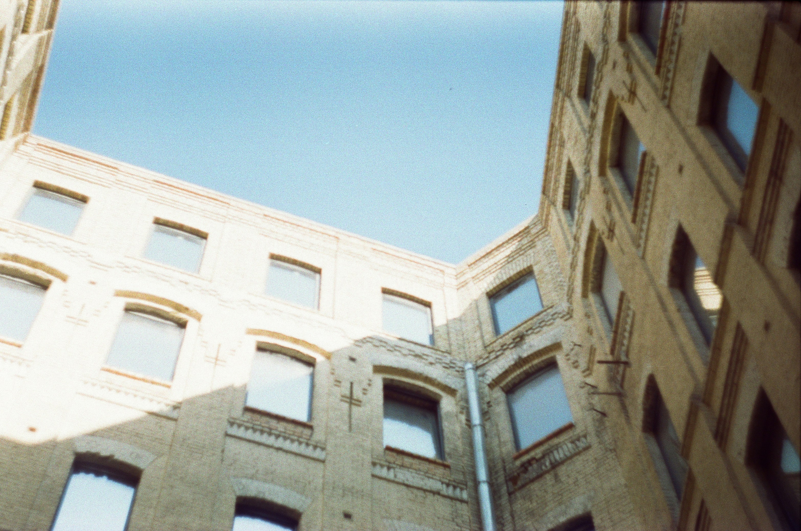 A view of a building from the ground looking up photo – Free Film ...