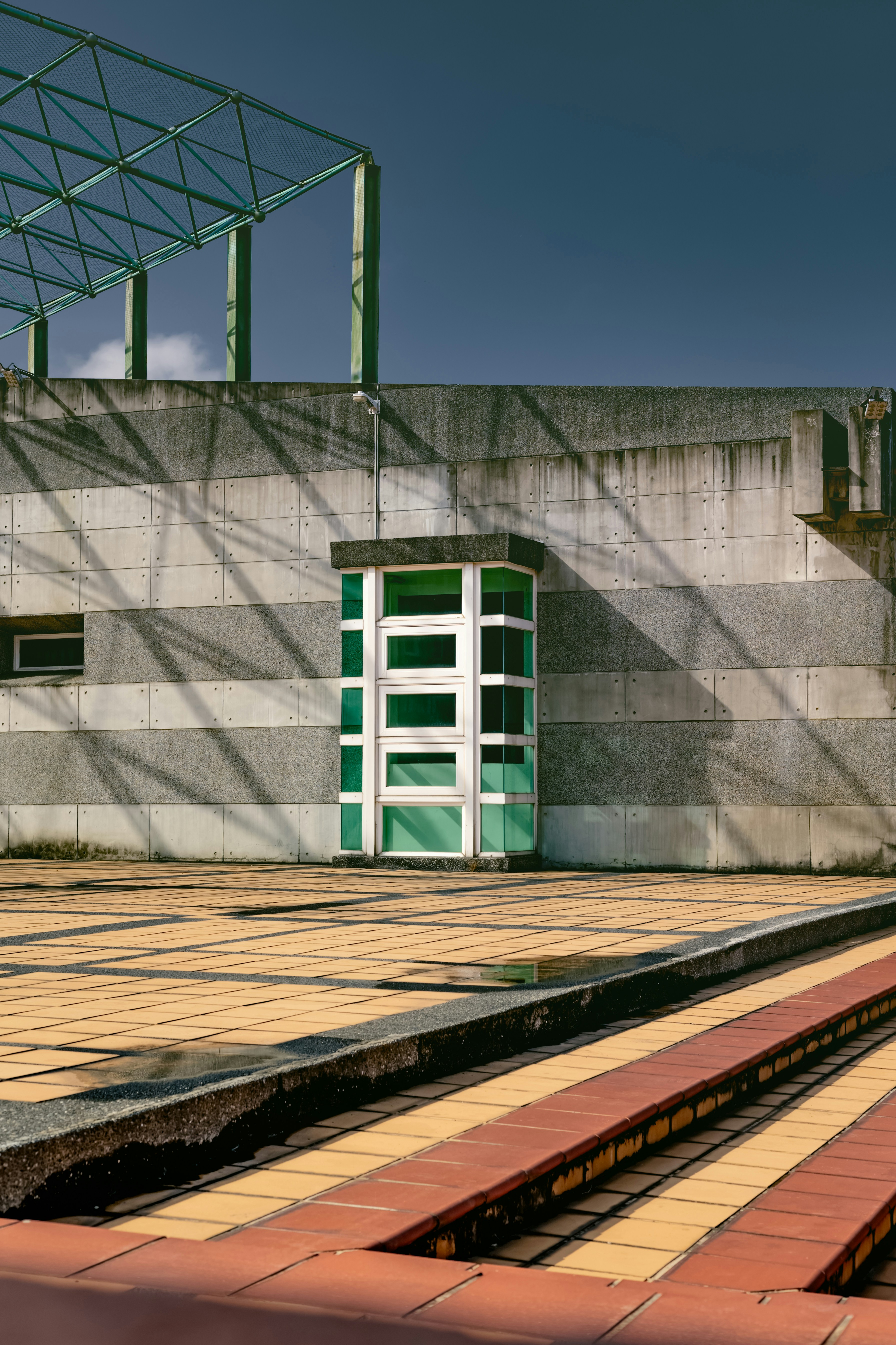 Building in sunny daytime