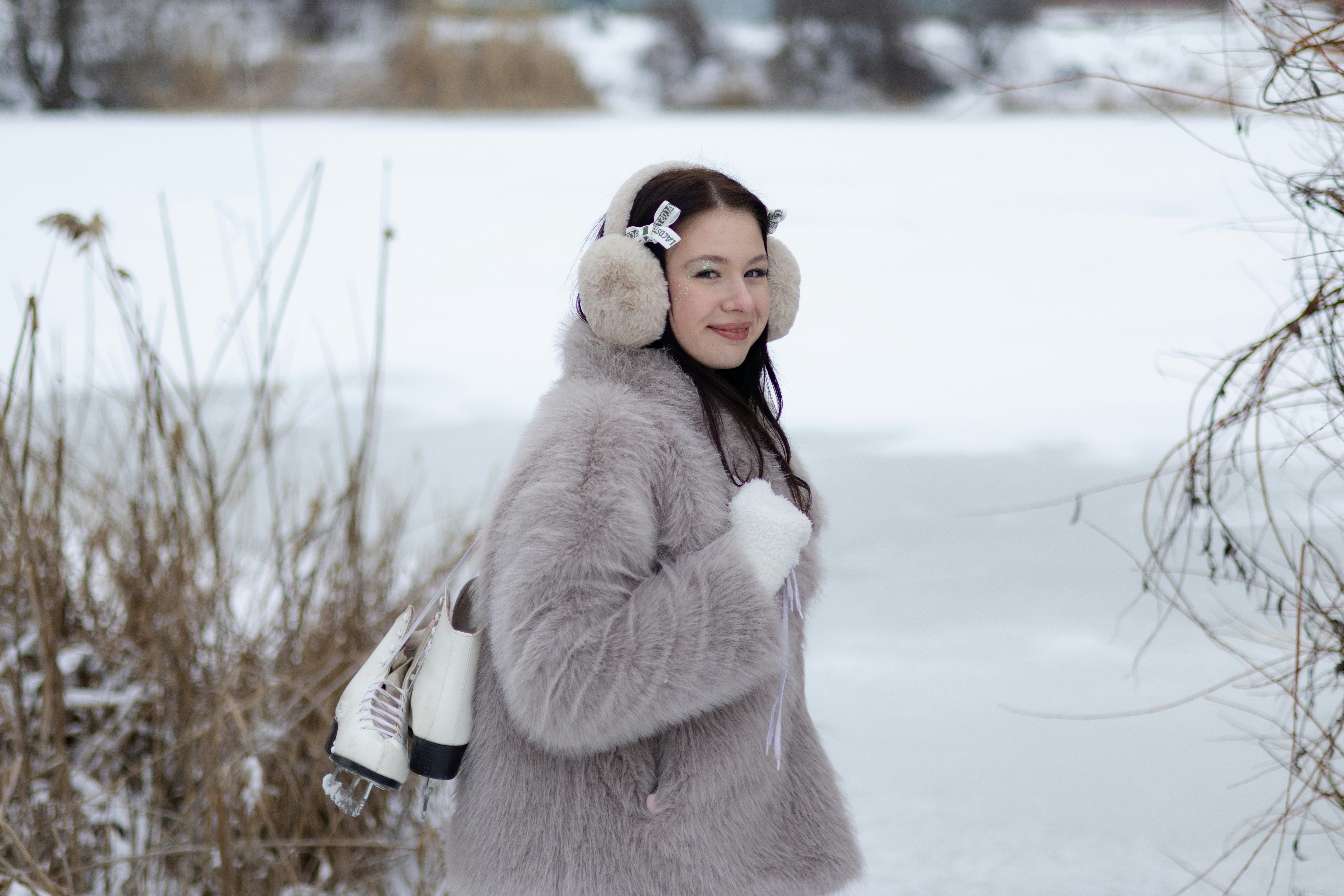 A woman wearing a fur coat and ear muffs photo – Free Photography Image ...