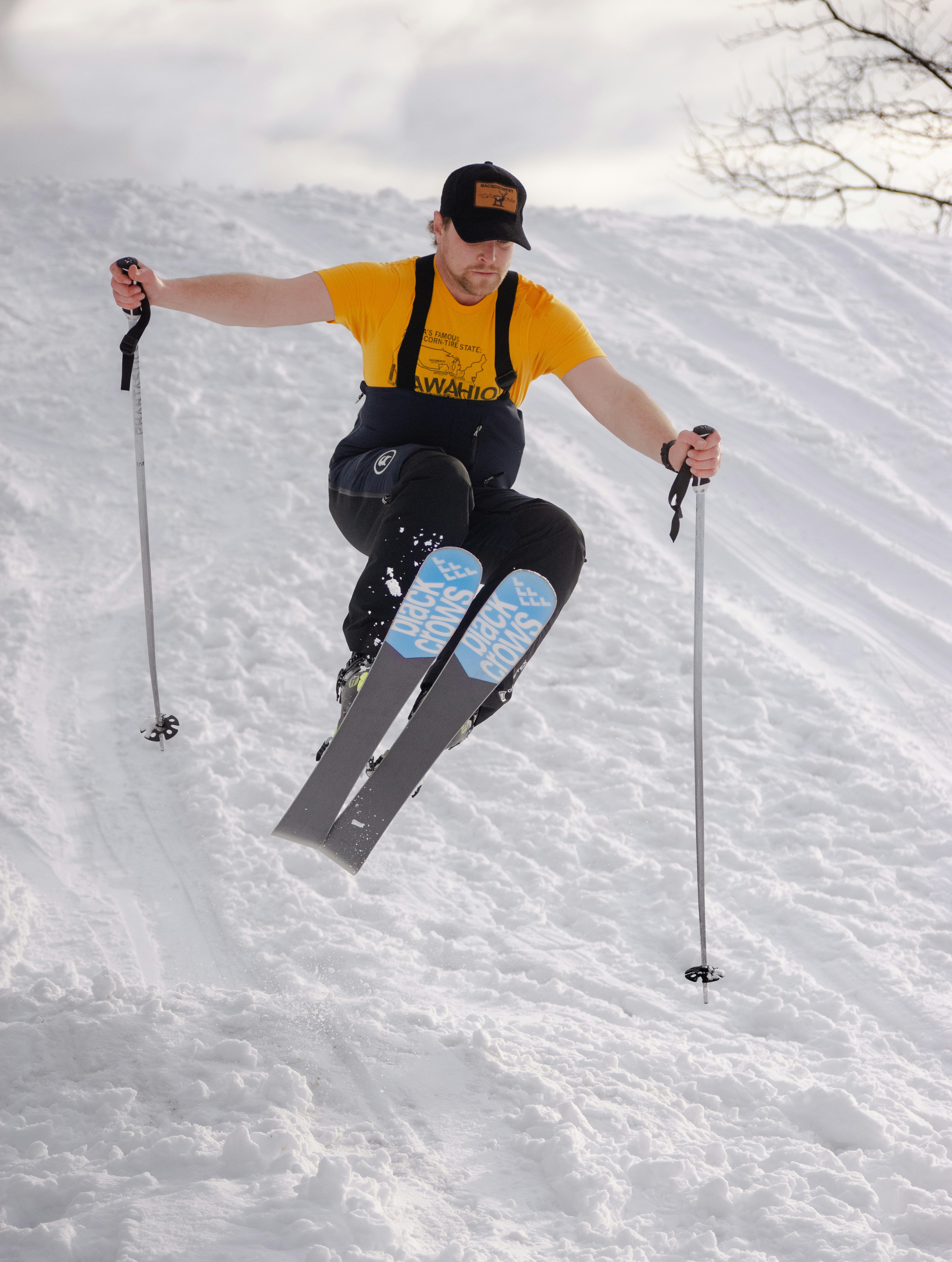 A man riding skis down a snow covered slope photo – Free Liberty park ...