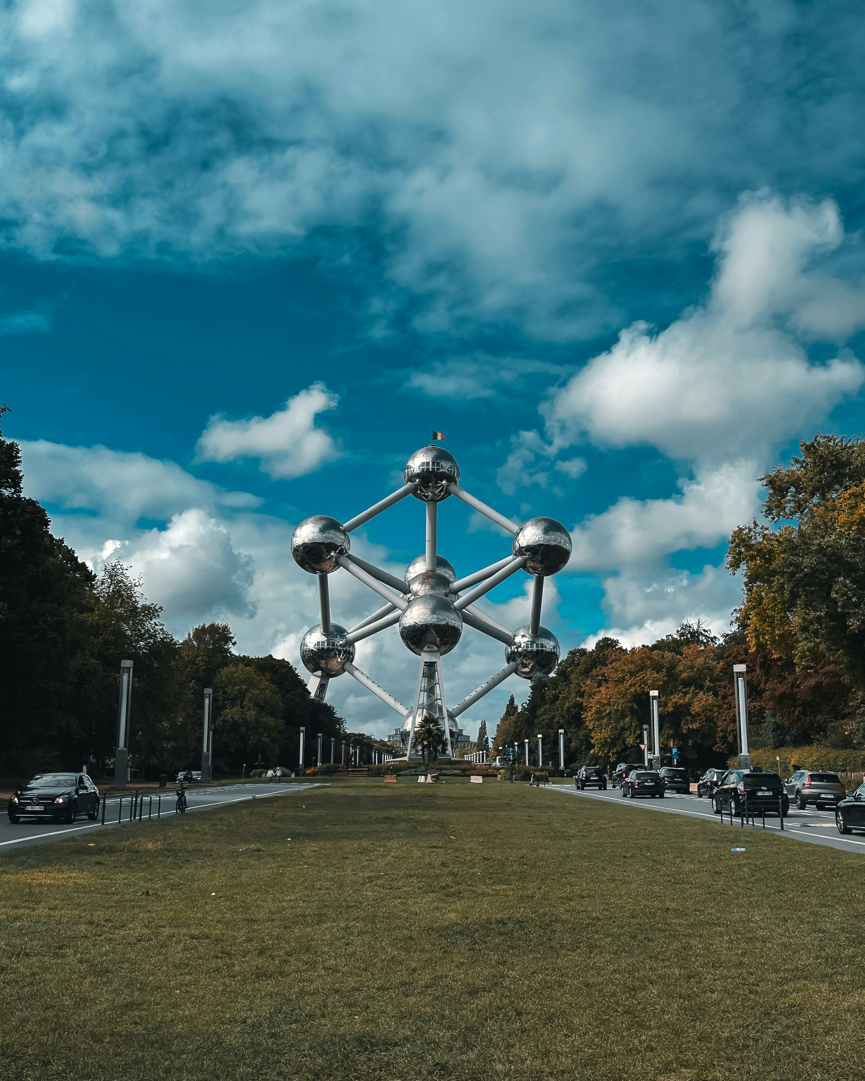 A large metal structure in the middle of a park photo – Free Atomium ...