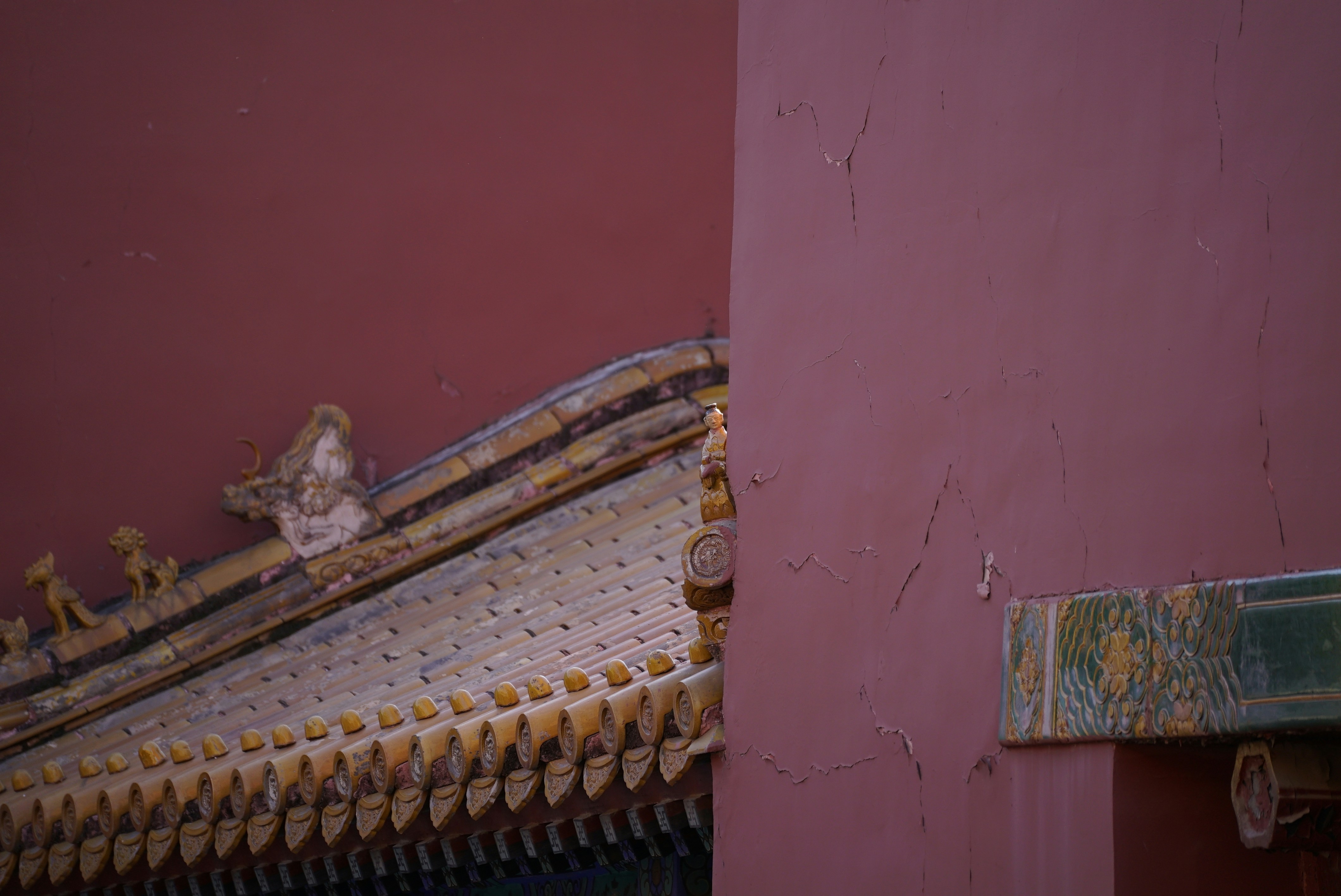 Cracked Facade and Tiled Roof: Quiet Geometry of a Corner Wall