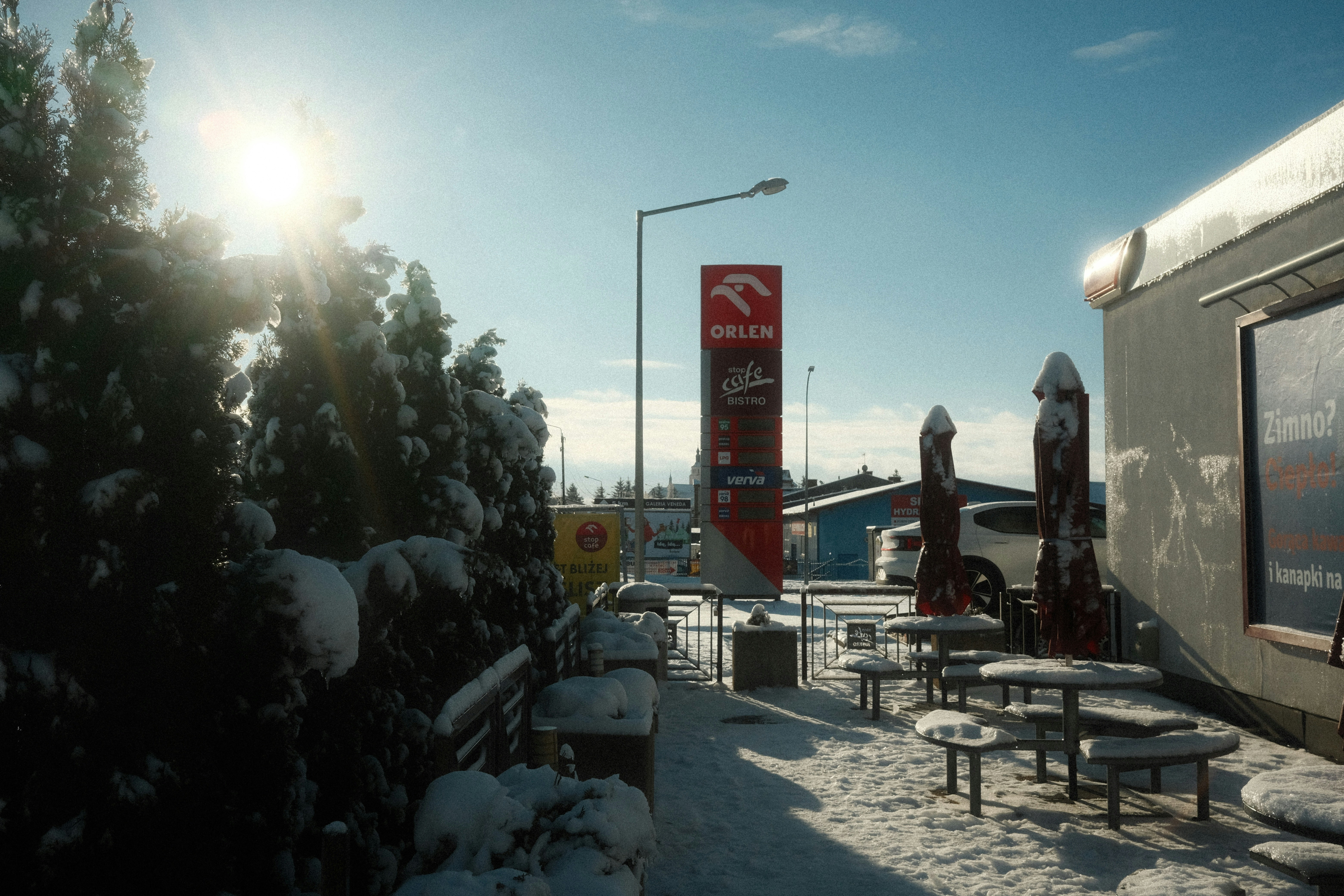 Photo by Antoni Silvestrovič with Fujifilm X100V