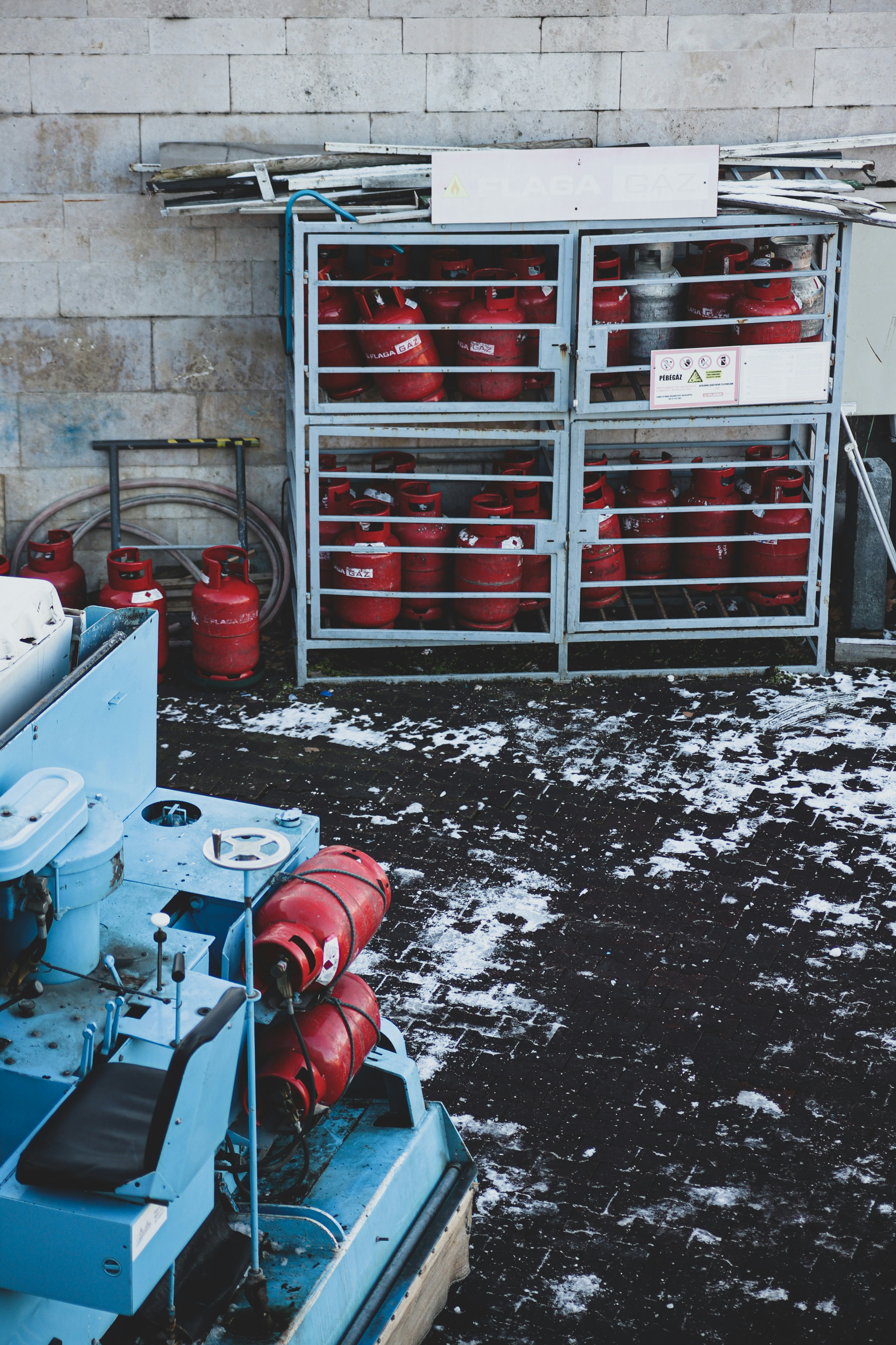 A bunch of red fire hydrants sitting next to each other photo – Free ...