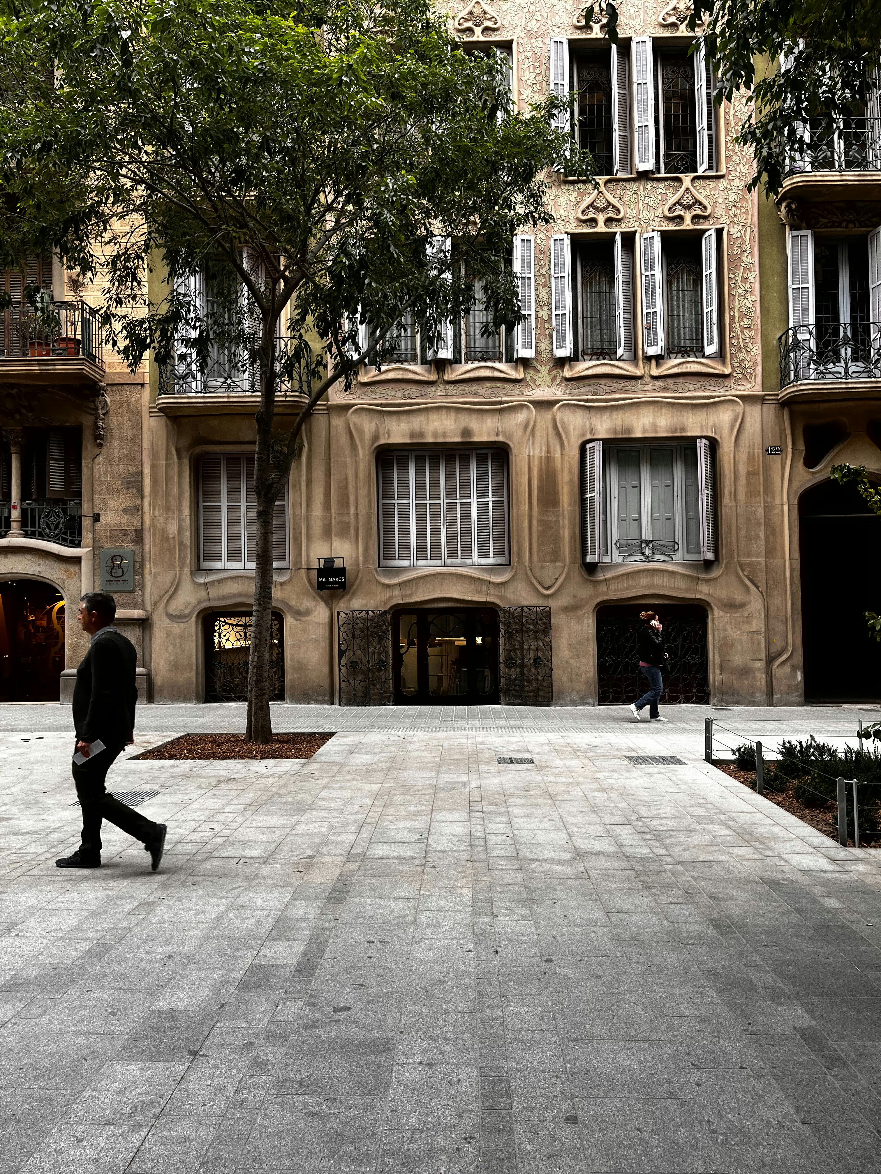 Gaudí-esque Facade in a Quiet Plaza: A City Moment