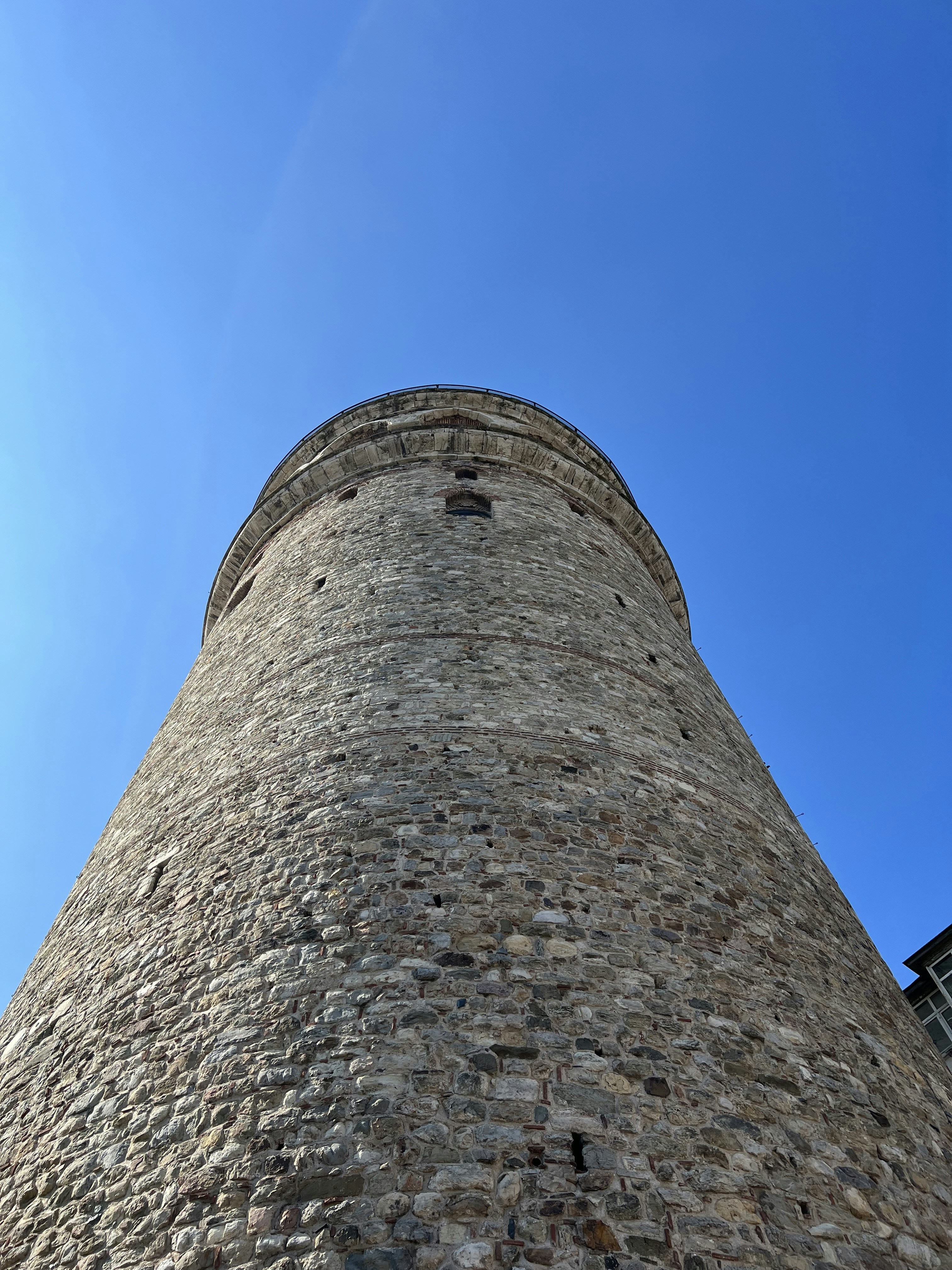 A tall brick tower with a sky background photo – Free Tower Image on ...