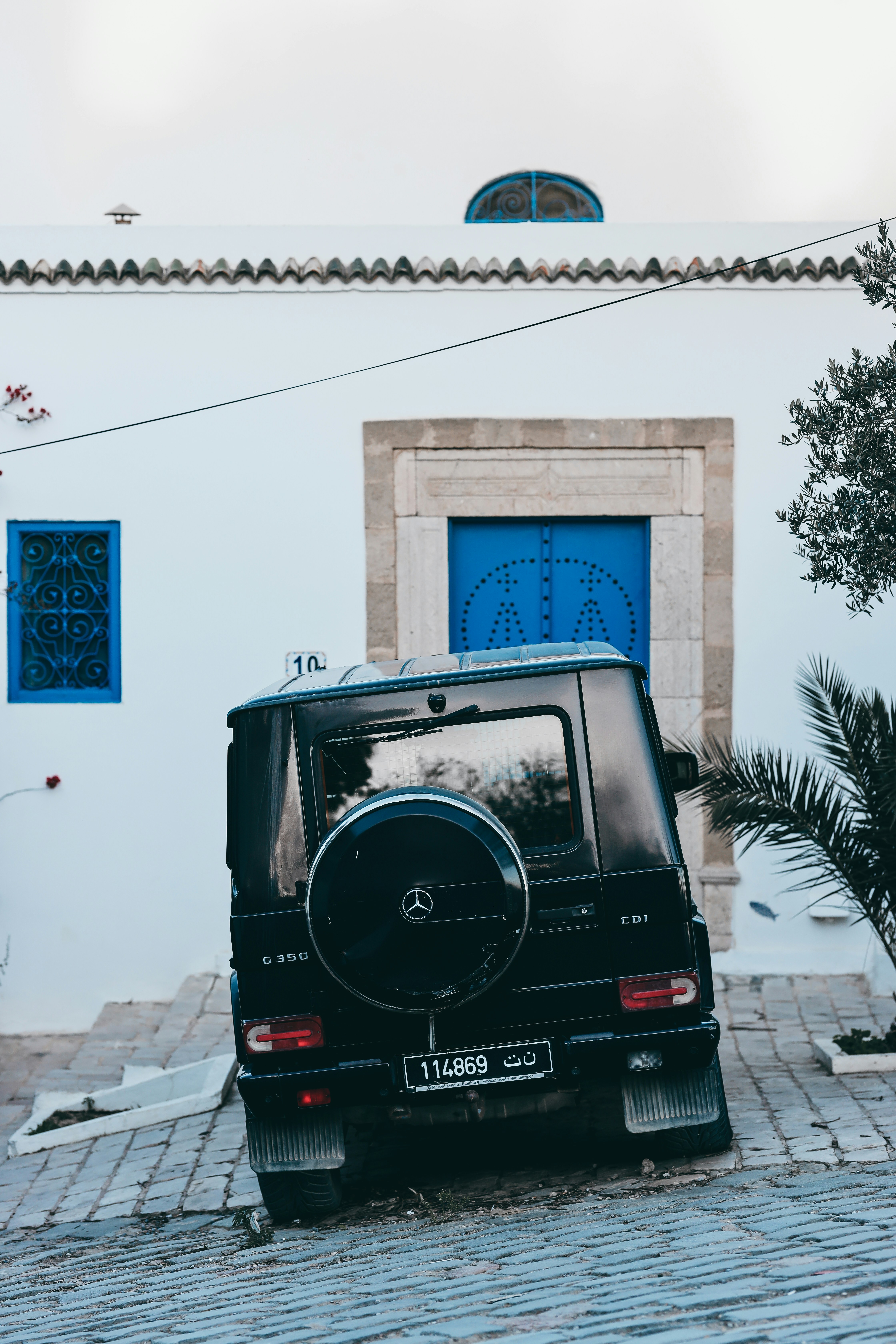G-Class at the Cerulean Door: a Quiet Cobblestone Moment