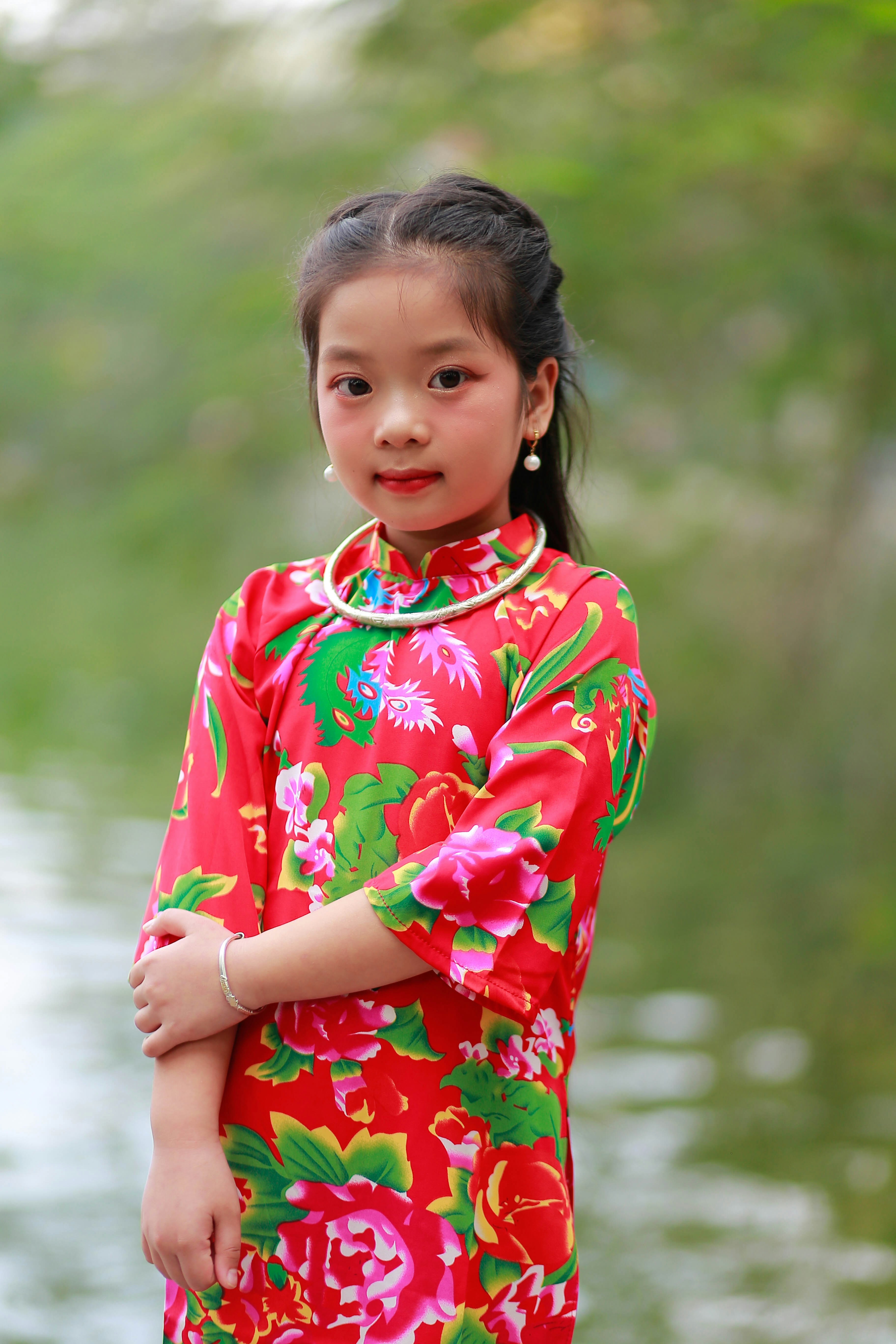 A little girl standing next to a body of water photo – Free Portrait ...
