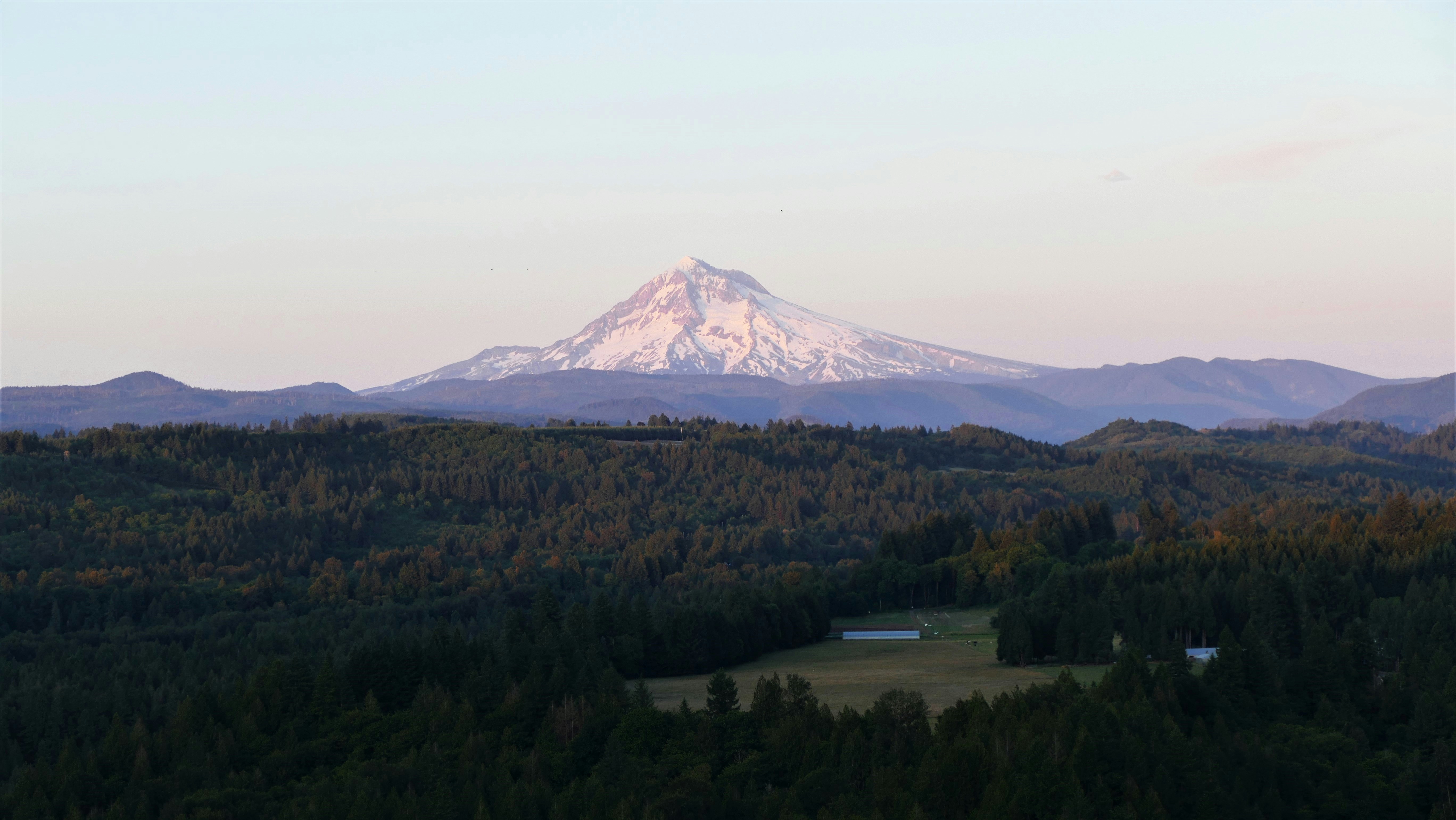 Sunset at mount hood in spring - Oregon