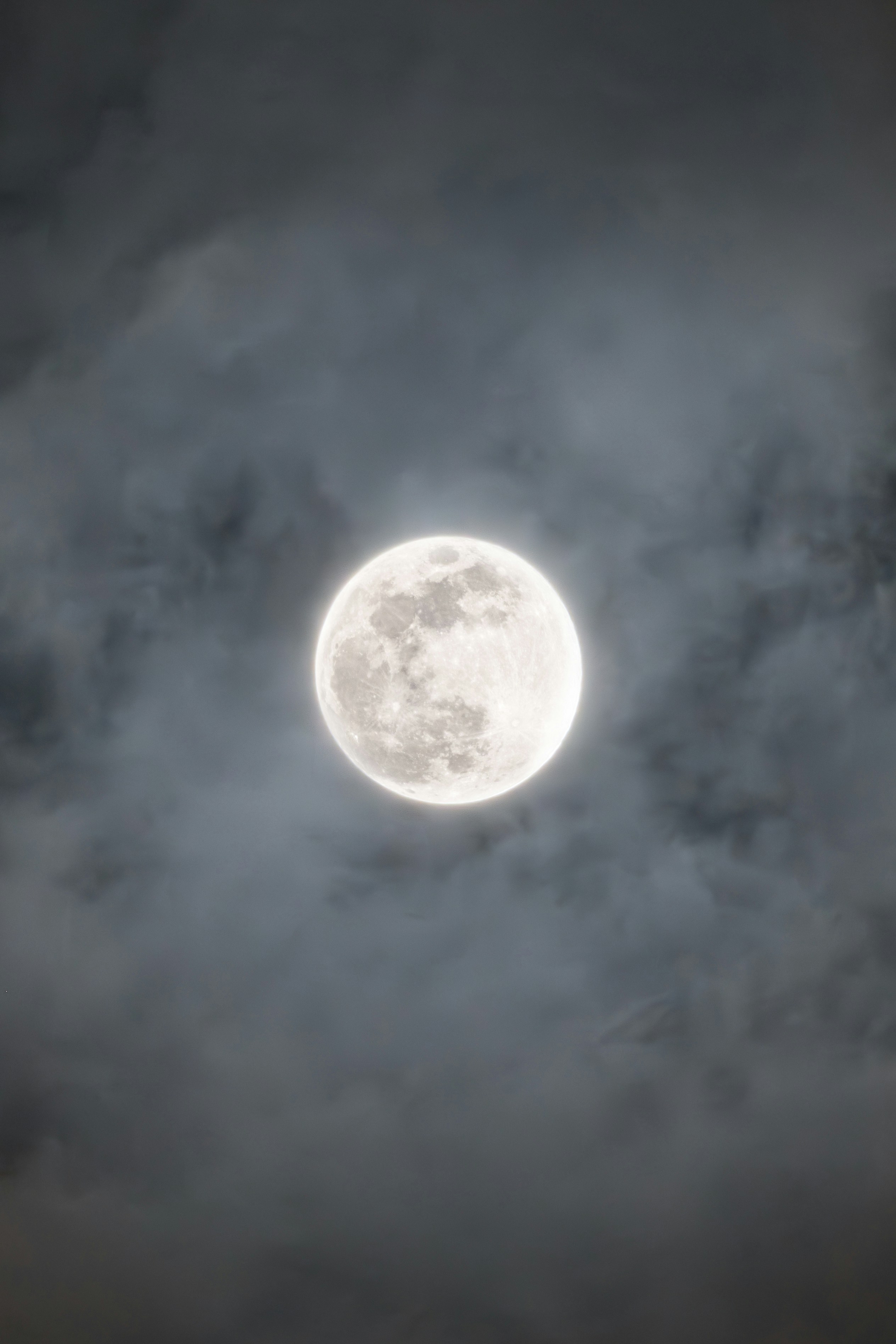 A full moon is seen through a cloudy sky photo – Free Serbia Image on Unsplash