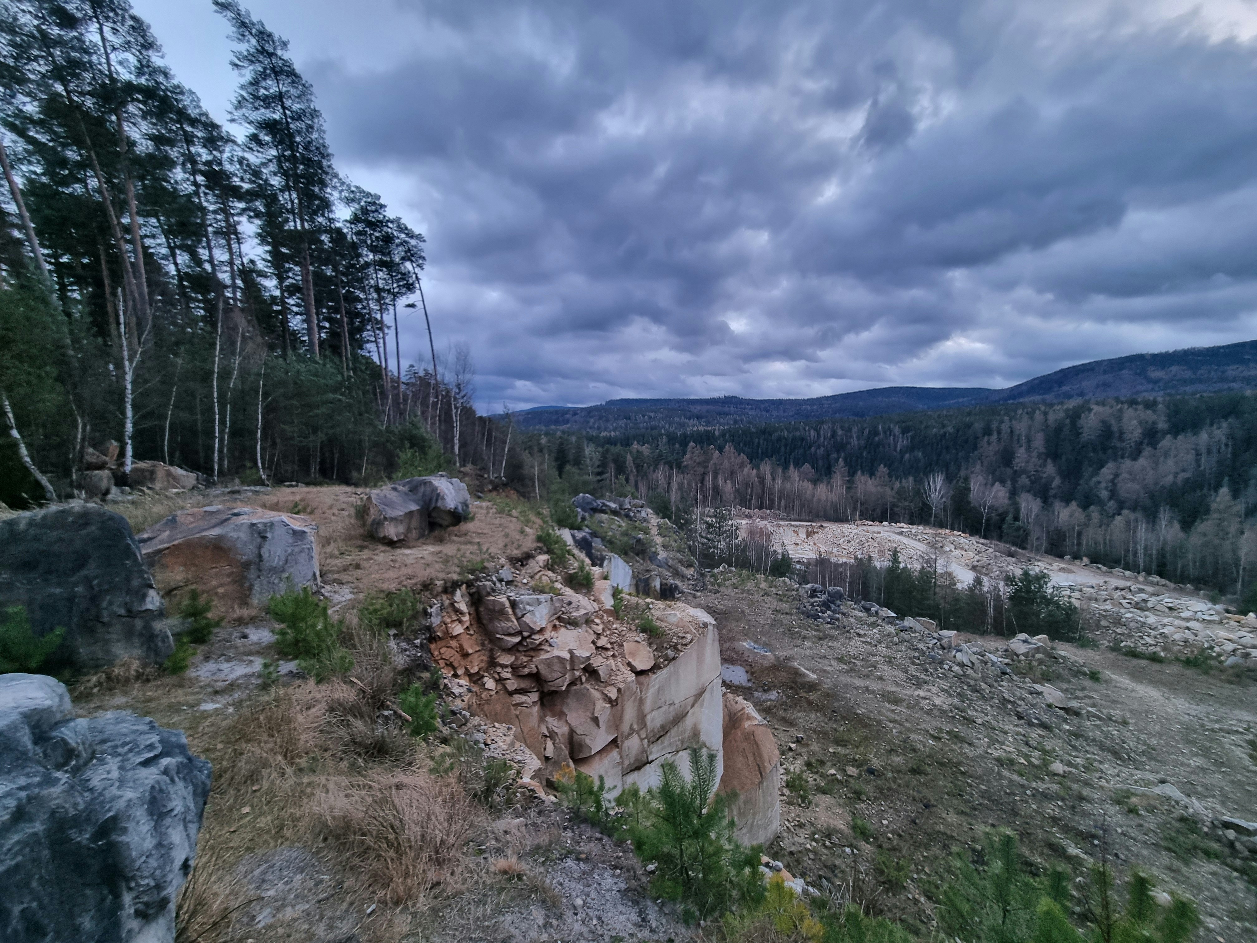 A view of a rocky outcropping in the middle of a forest photo – Free ...