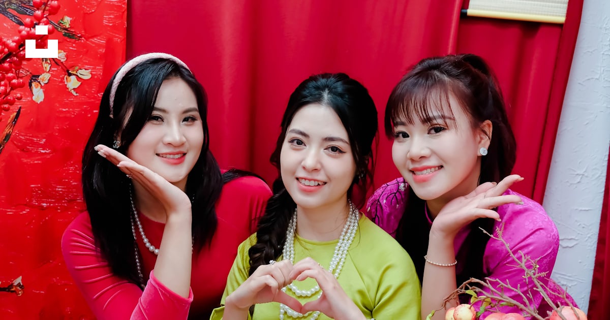 Three Women Posing For A Picture In Front Of A Red Curtain Photo Free