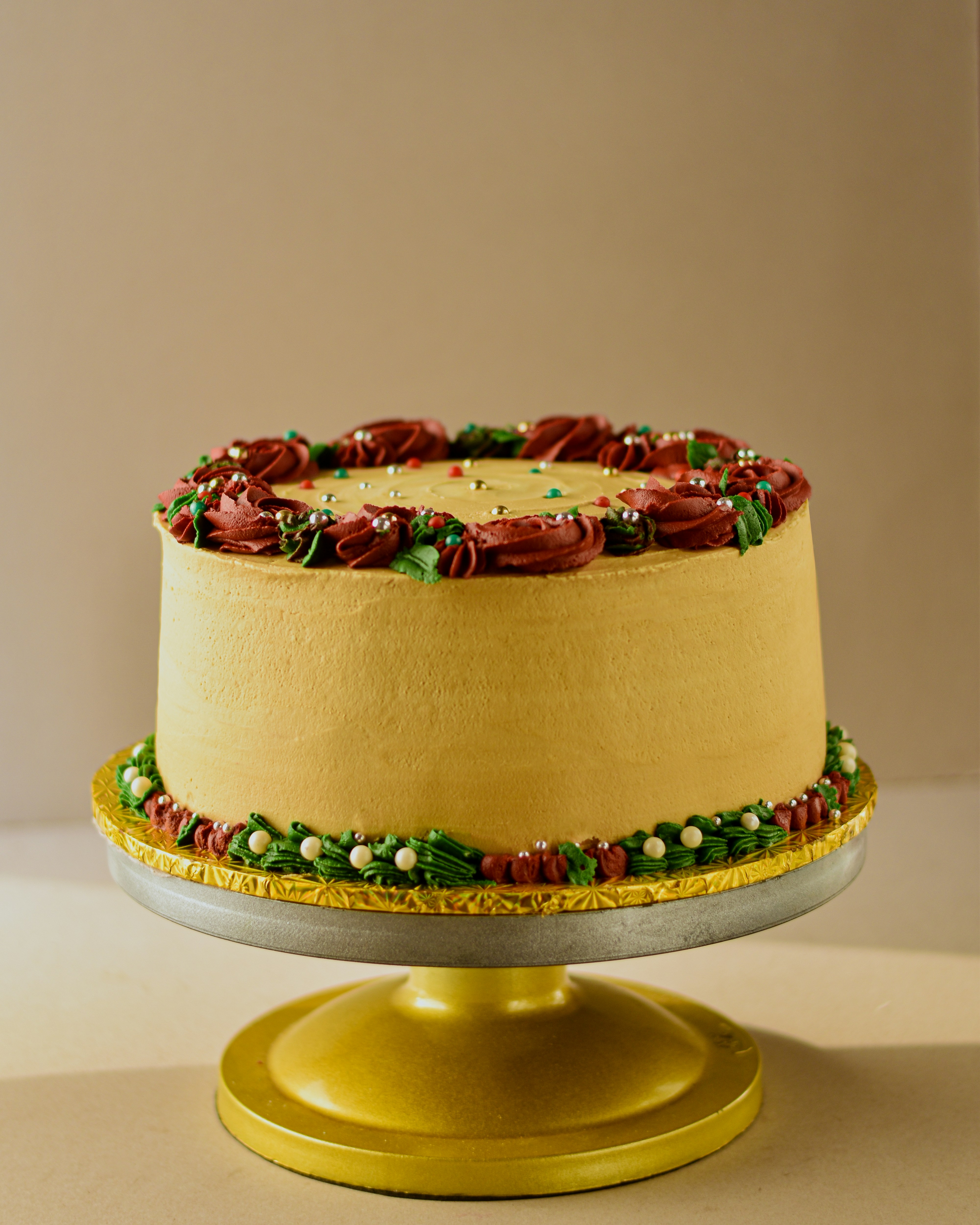 Golden Border Buttercream: A Studio-Crafted Celebration Cake on a Pedestal